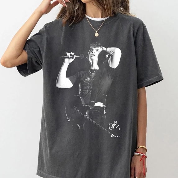 DJO Joe Keery Tribute Concert Photo T-Shirt, Retro DJO Steve harrington ...