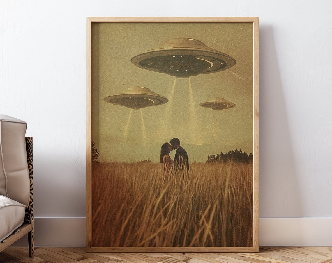 DOPAPRINT Last Kiss Ufo Wall Art Flying Saucer Poster Surreal Wall Art ...