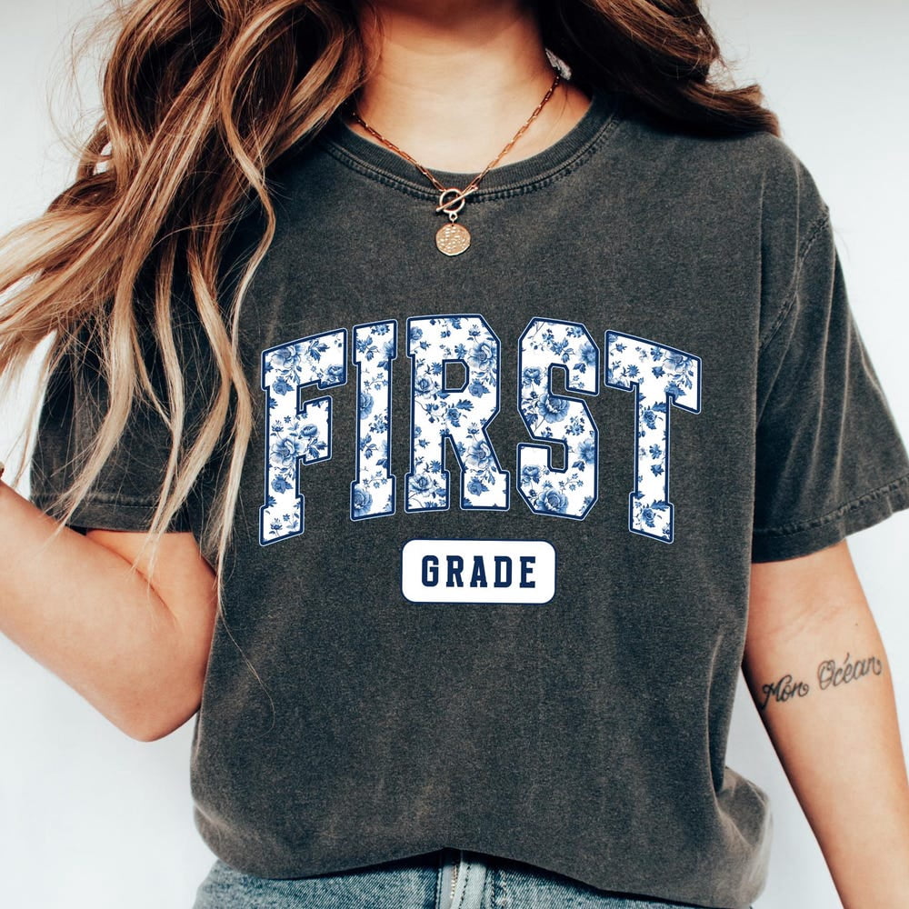 DOPASHIRT Retro First Grade Teacher T-Shirt, Back To School Shirt, 1St ...