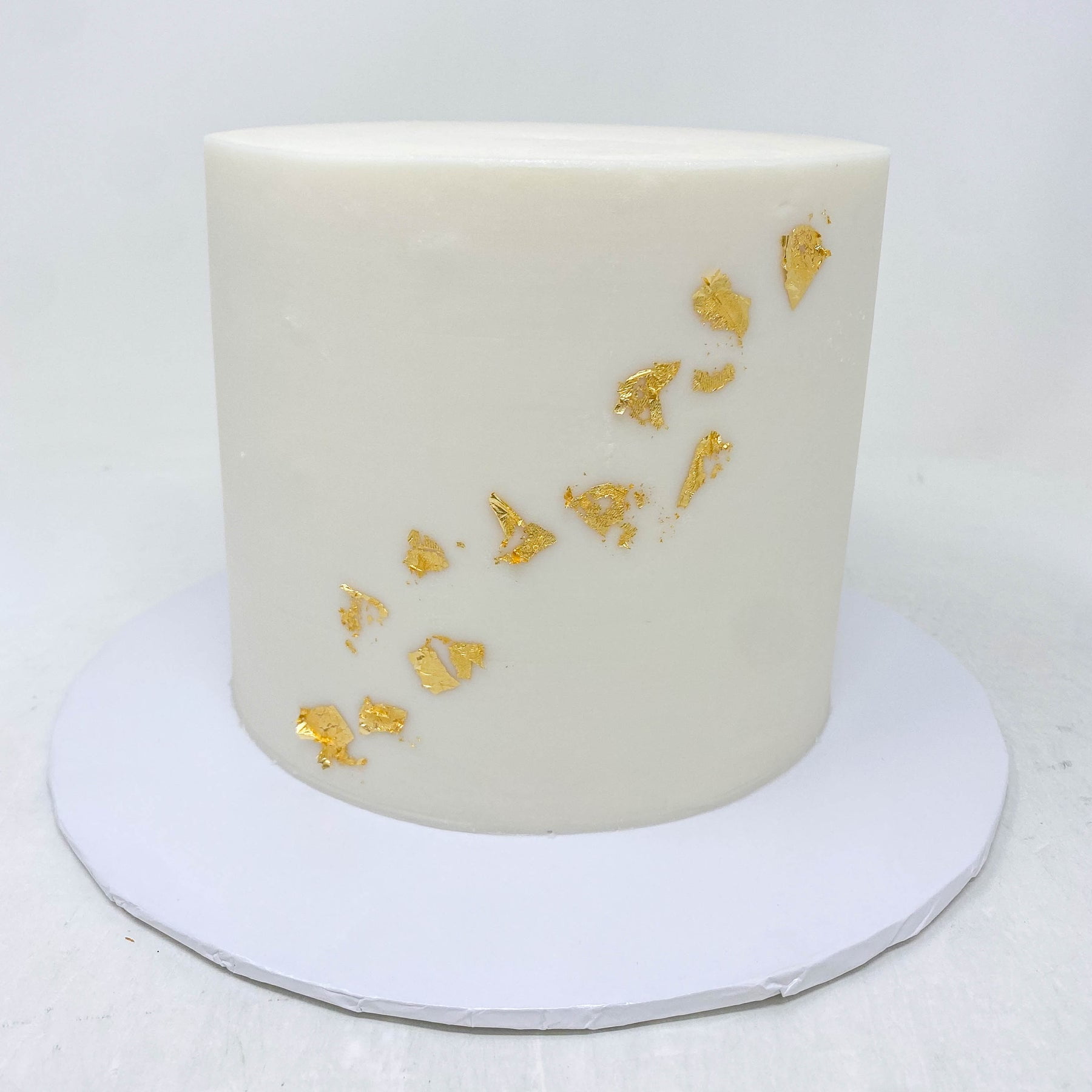 Da Cakes Houston Plain Buttercream Cake with Gold Flakes 6" 8-12 ...