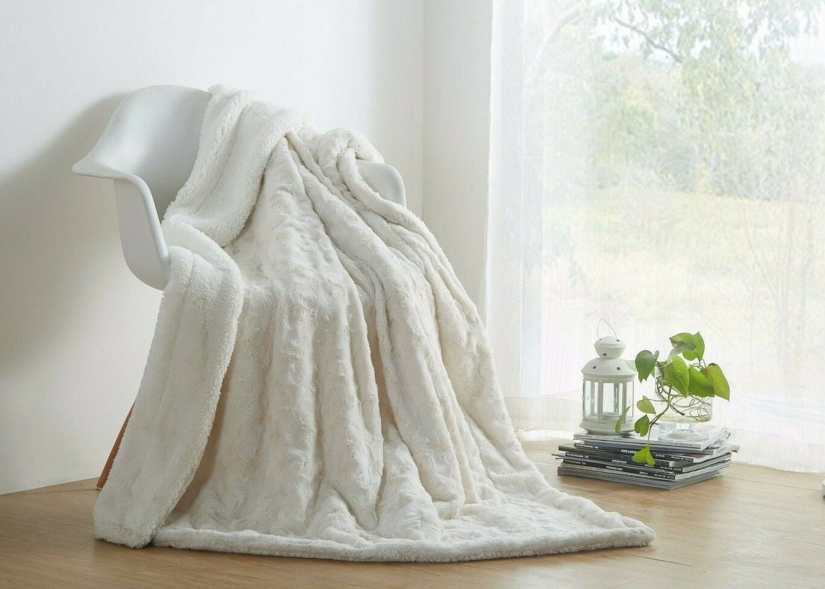 DaDa Bedding Luxury White Roses Soft Warm Sherpa Backside Faux Fur ...