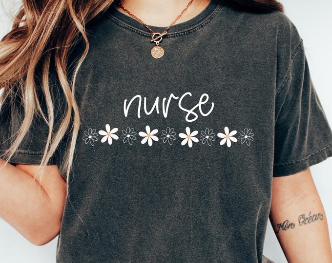 Daisy Flower Nurse Shirt, Floral Nurse T-shirt, Registered Nurse ...