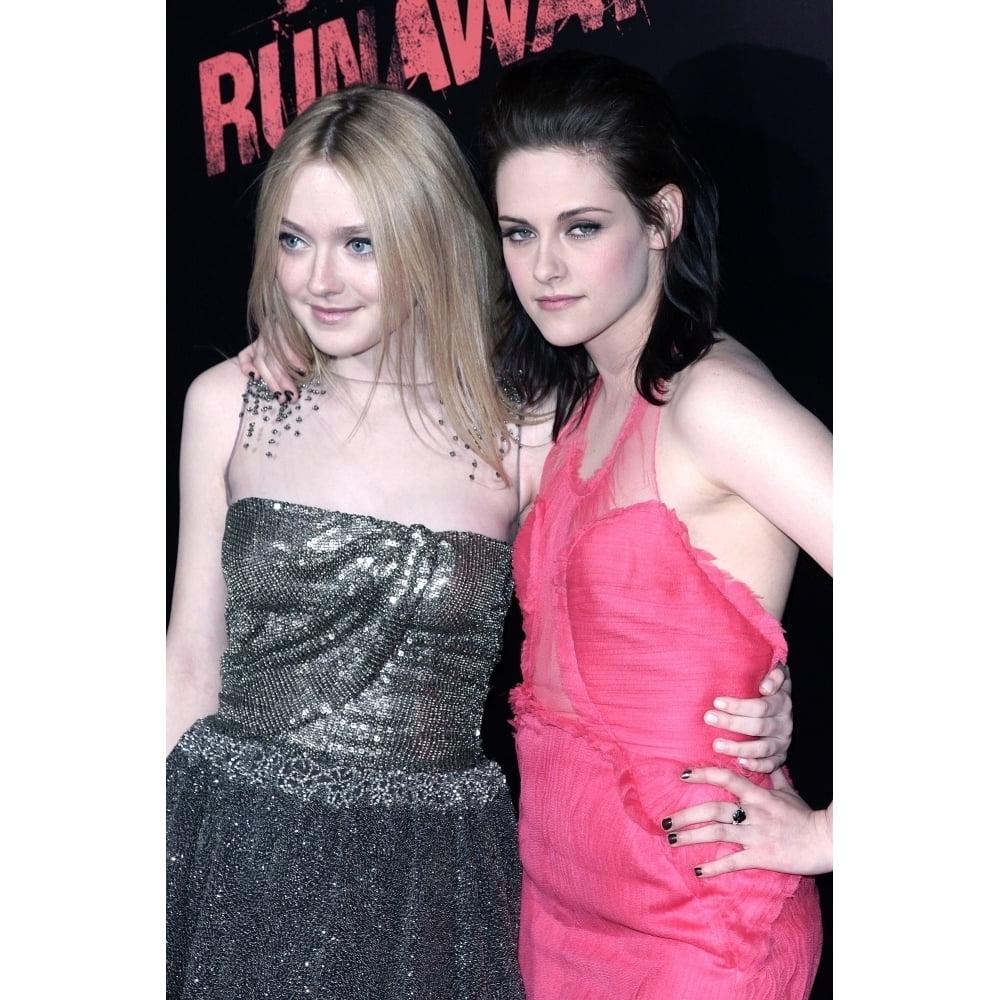 Dakota Fanning Kristen Stewart At Arrivals For The Runaways Premiere ...