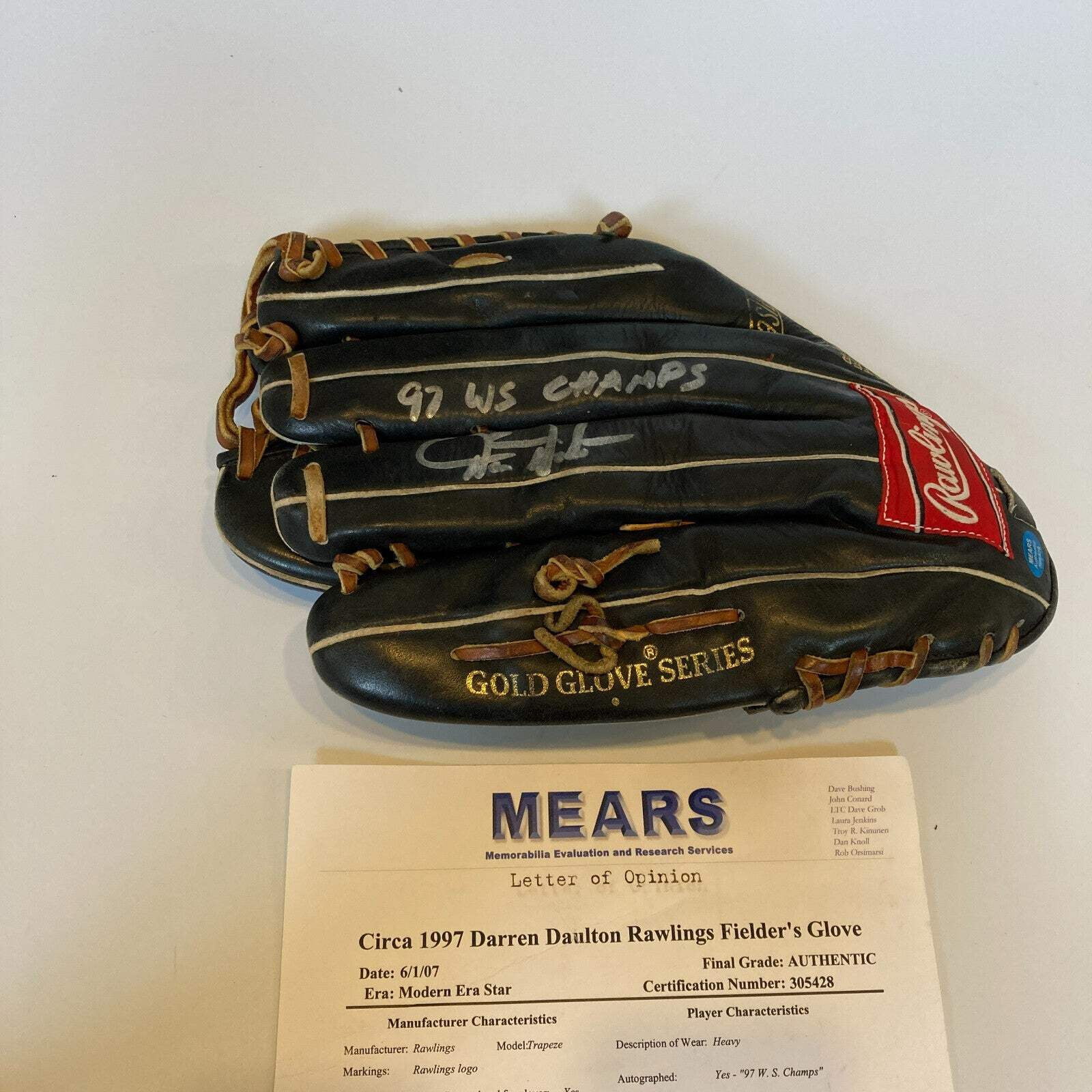 Darren Daulton 1997 W.S. Champs Signed Game Used Baseball Glove MEARS ...