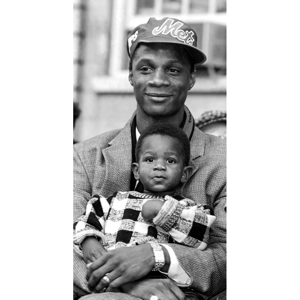 Darryl Strawberry with his son Darryl Strawberry Jr 1986. Photo by John ...