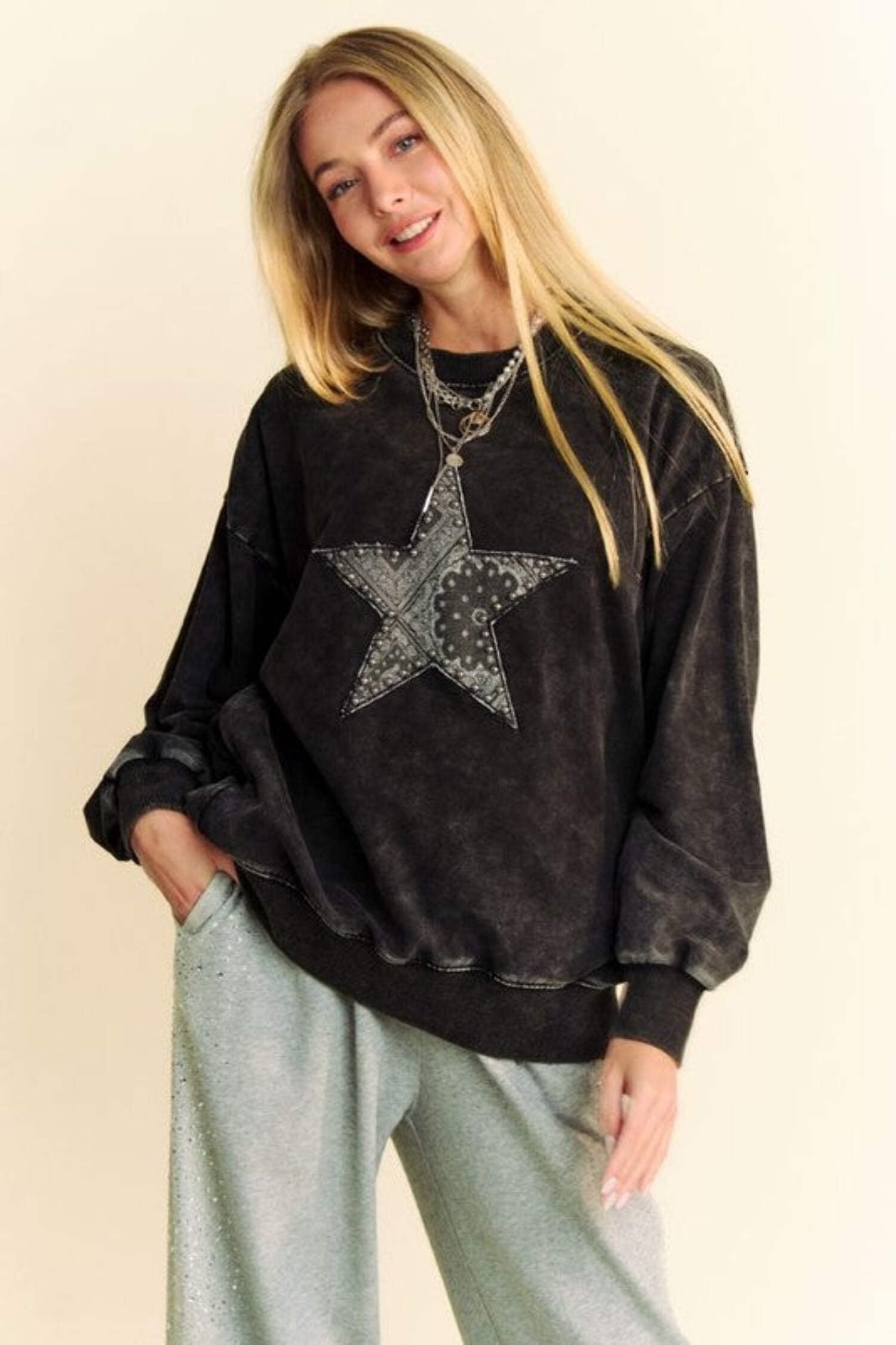 Davi Dani Stud Star Patch Acid Washed Sweatshirt - Walmart.com