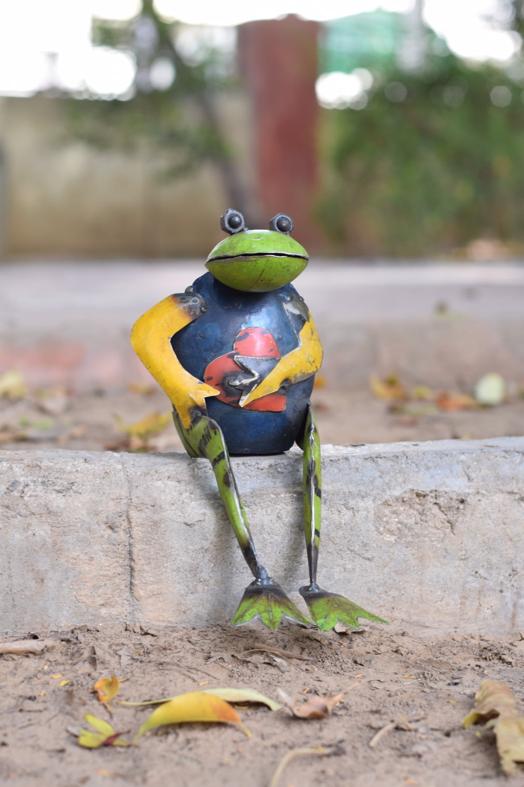 De Kulture Works Iron Seated Frog With Heart Decorative Collectible ...