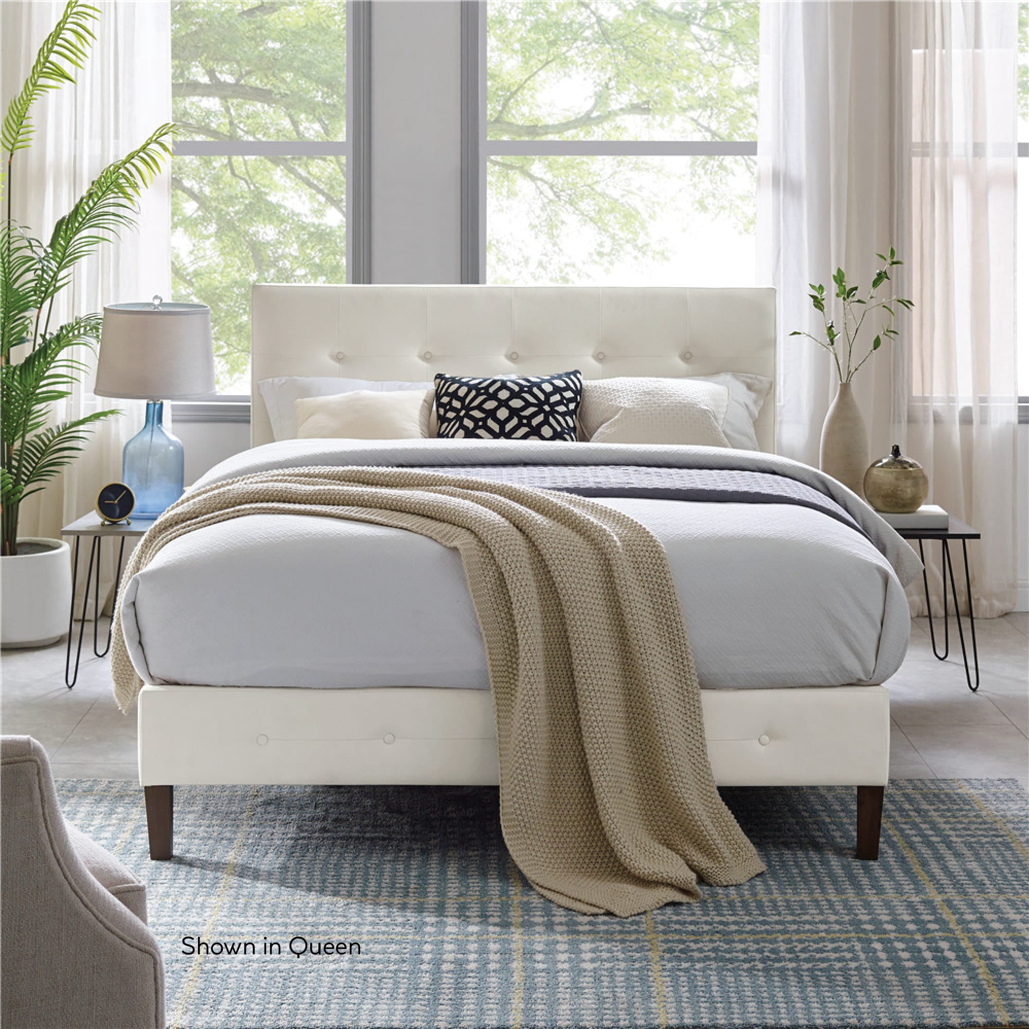 DeCoro Seattle Modern Tufted Upholstered Platform Bed | Headboard and ...