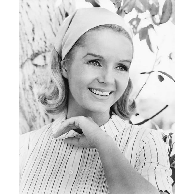 Debbie Reynolds Smiling Pose 24x36 Classic Hollywood Poster - Walmart.com