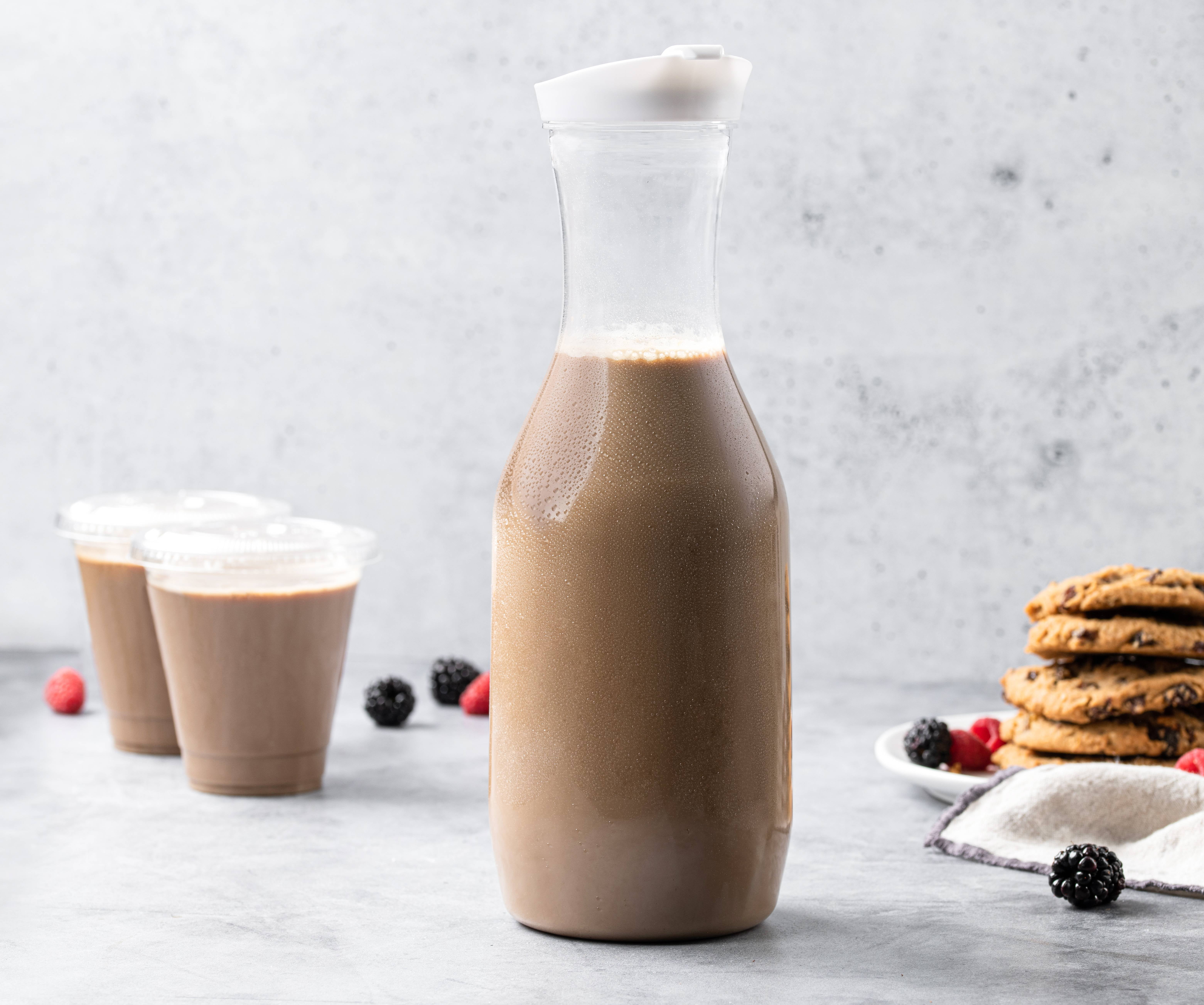 Decor Round Bottom Plastic Clear Drink Containers With White Lids ...