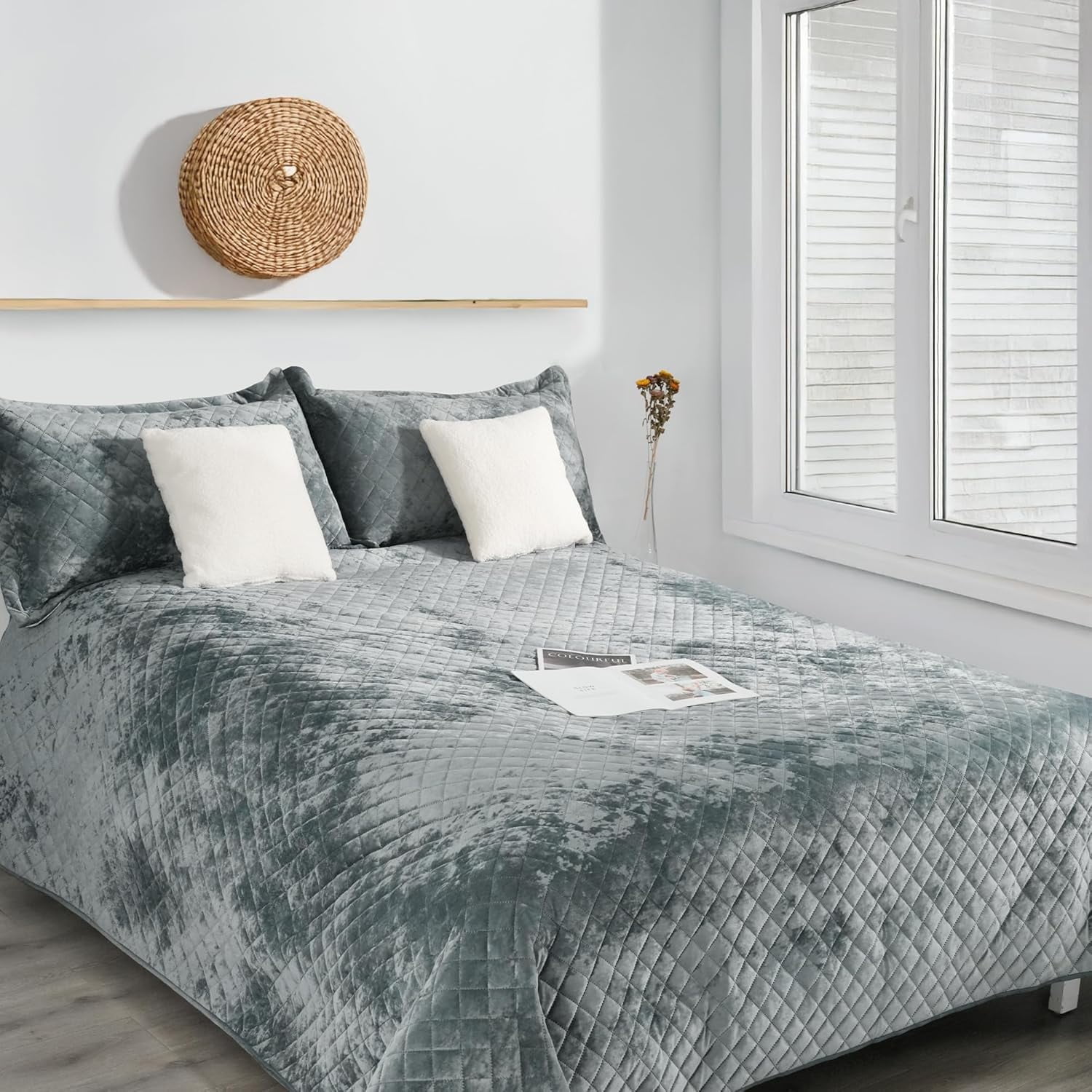 Deep Blue Luxury Velvet King Quilt Set with Ultra Soft Lightweight ...