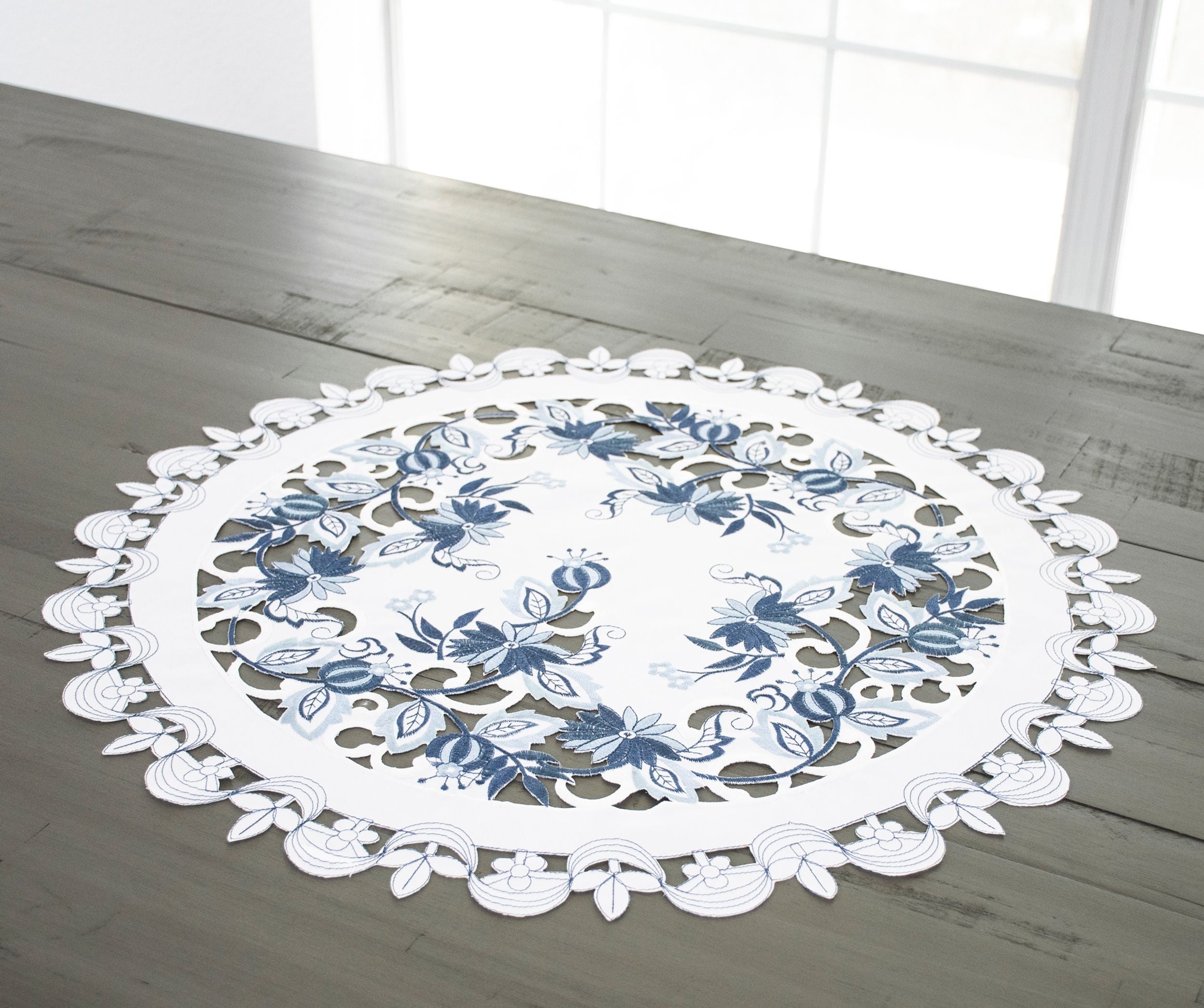 Delft Blue Onion Flower on Ivory (23" / 33" Round and Square Topper ...