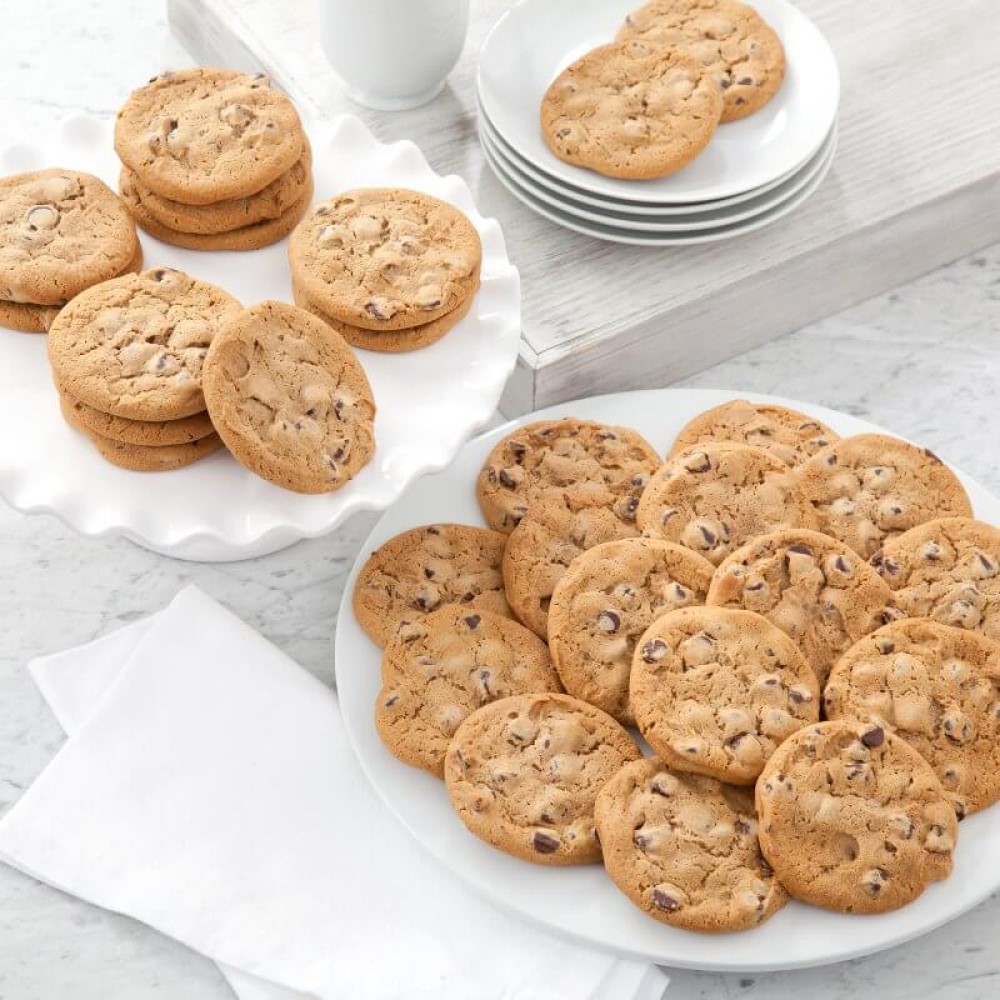 Deluxe Chocolate Chip Signature Sampler – 12 Freshly Baked Gourmet ...