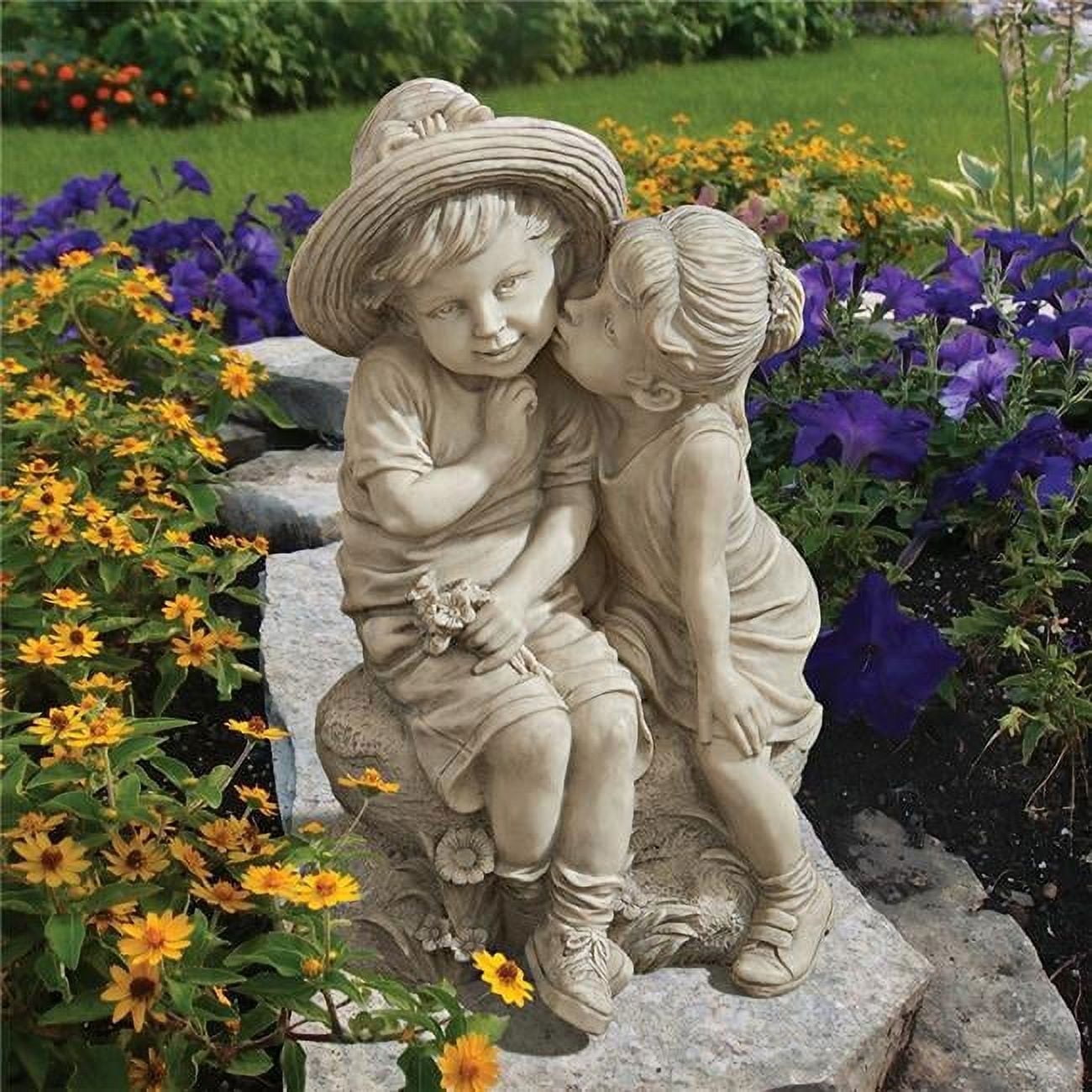 Design Toscano Kids' Kissing Statue: Home & Garden Resin Sculpture ...