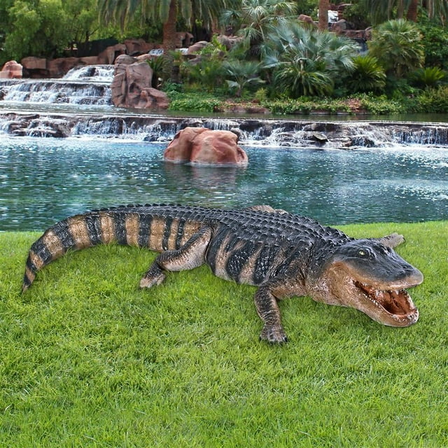 Design Toscano Stalking Swamp Predator: Alligator Garden Statue ...