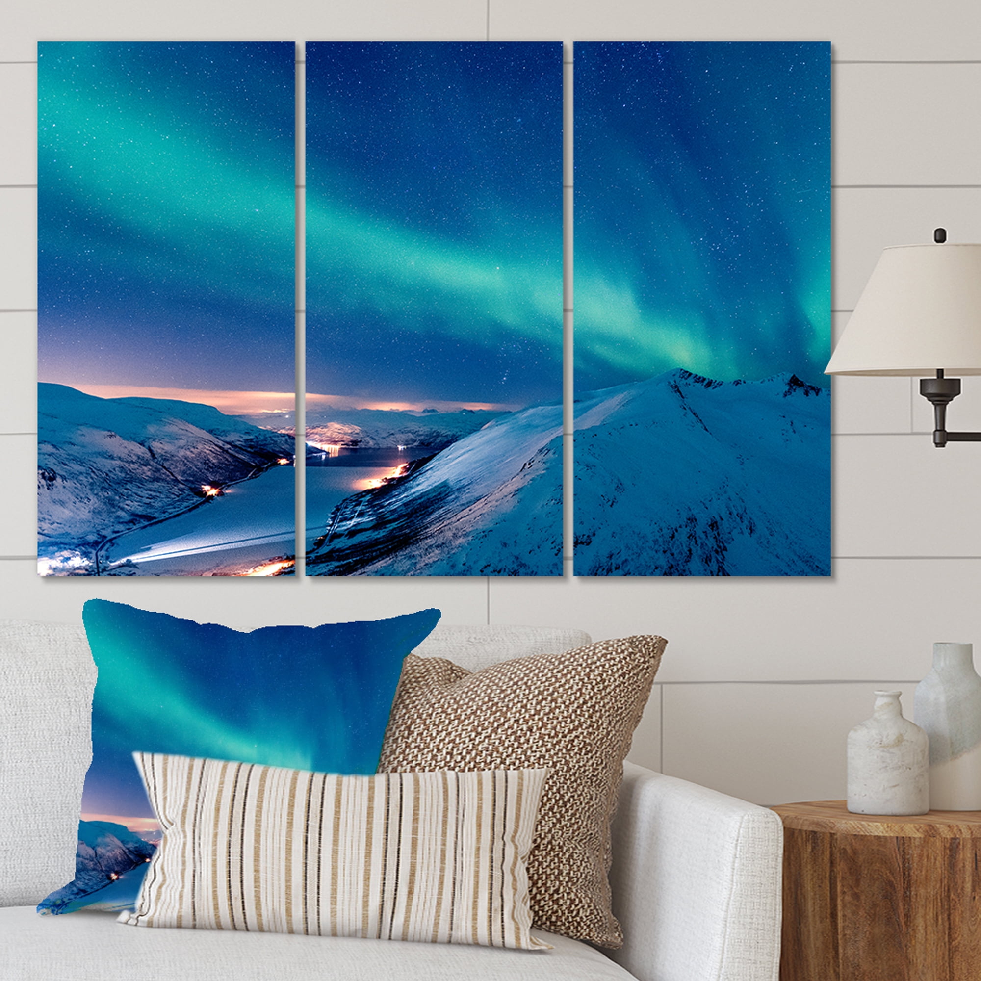 Designart "The Enchanting Northern Lights in Alaska I" Landscapes Wall ...