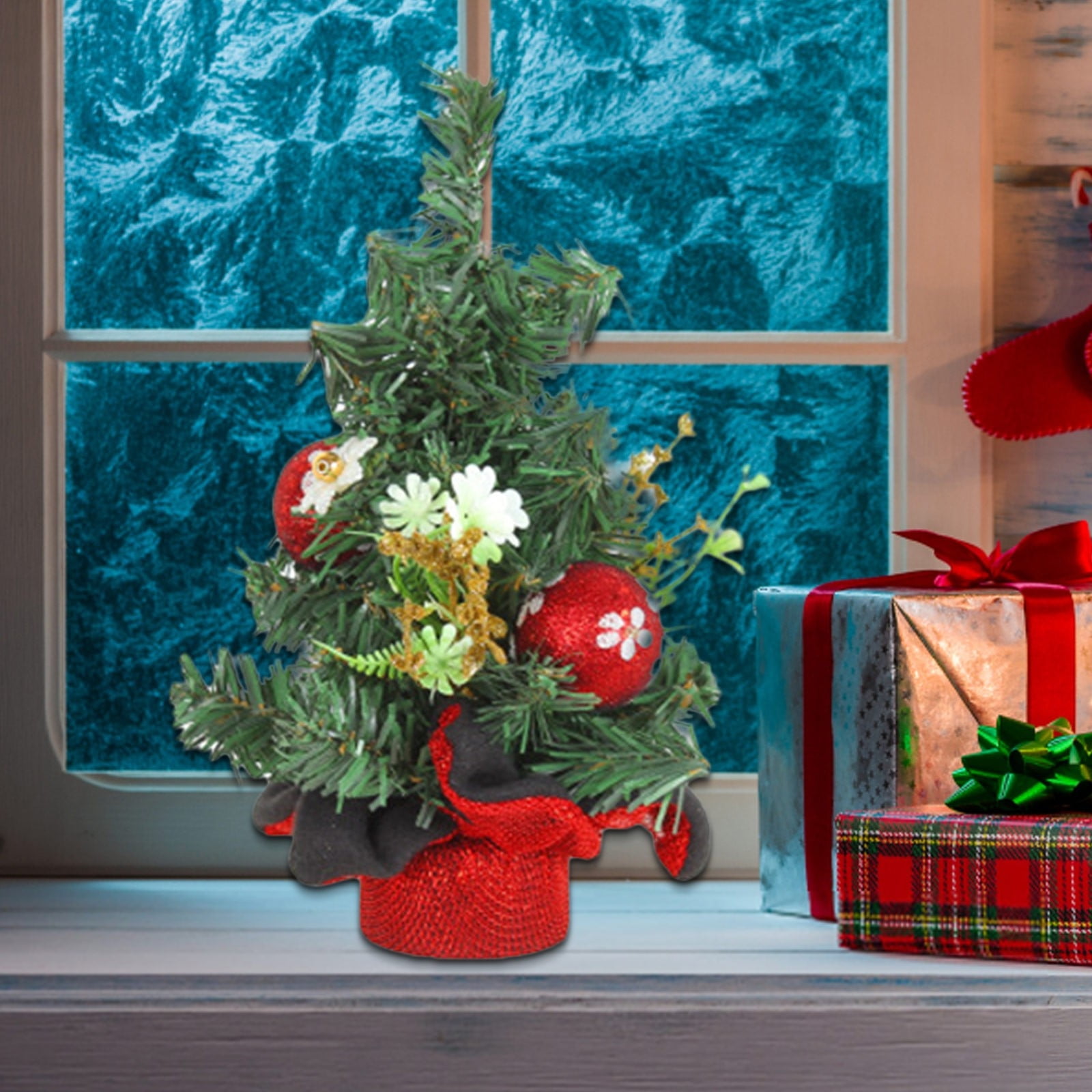 Desktop Christmas Tree Christmas Tree with Berries, Small Red Fruit ...