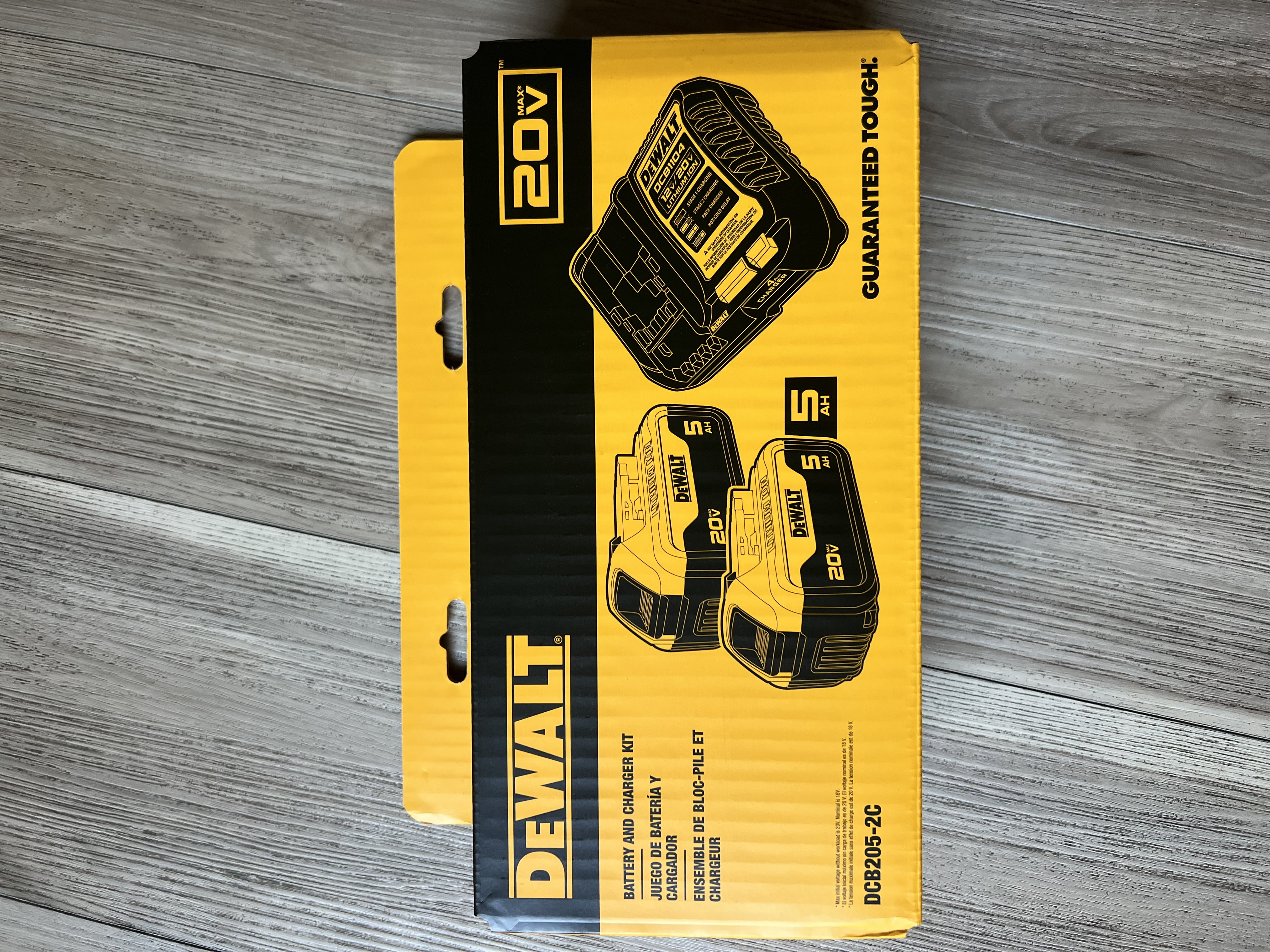 DEWALT 20V MAX Lithium-Ion Battery 2-Pack and Charger, 5.0 Ah, Battery Starter Kit DCB205-2c ...