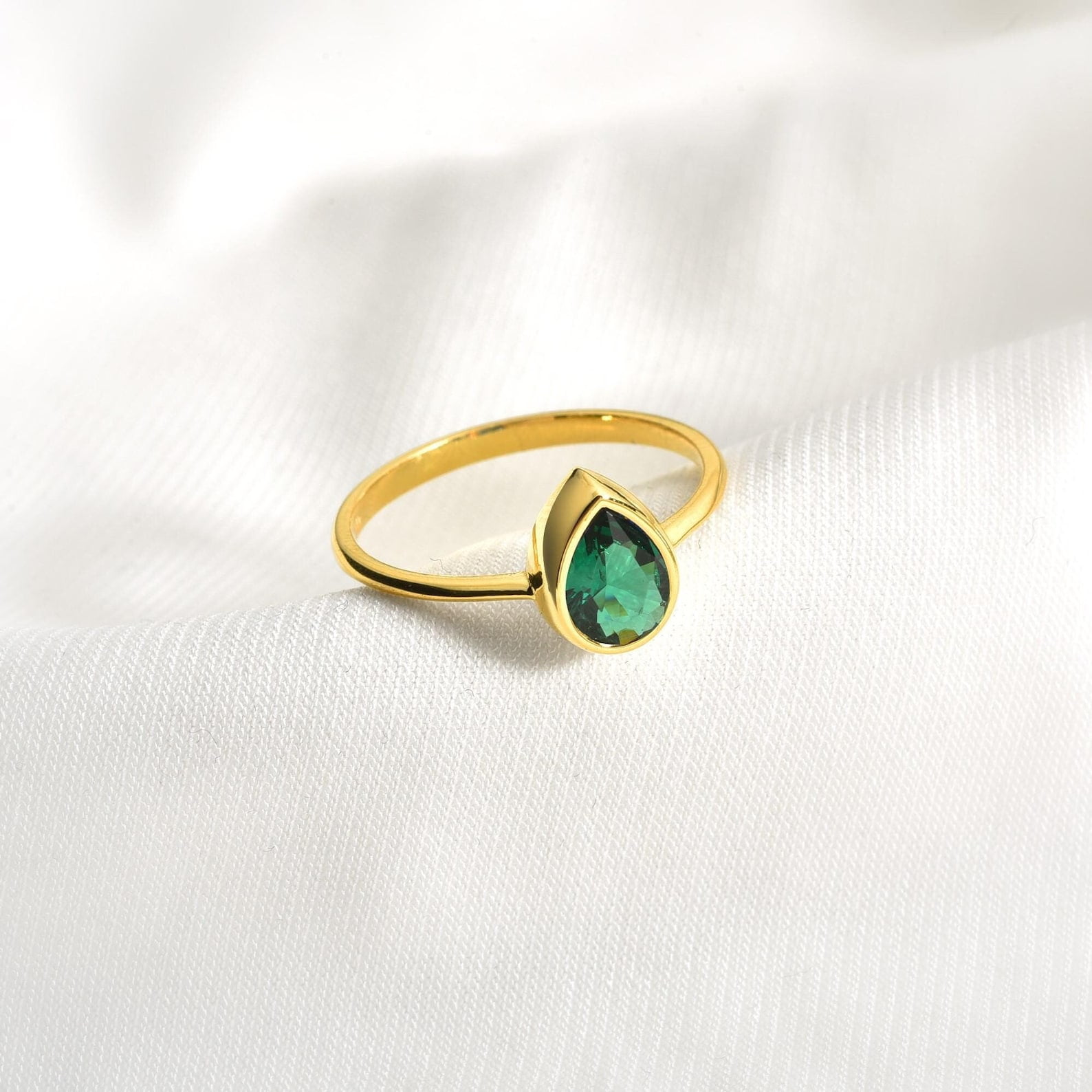 Diastar Jewels Women's Teardrop Green Gemstone Ring 14K Yellow Gold ...