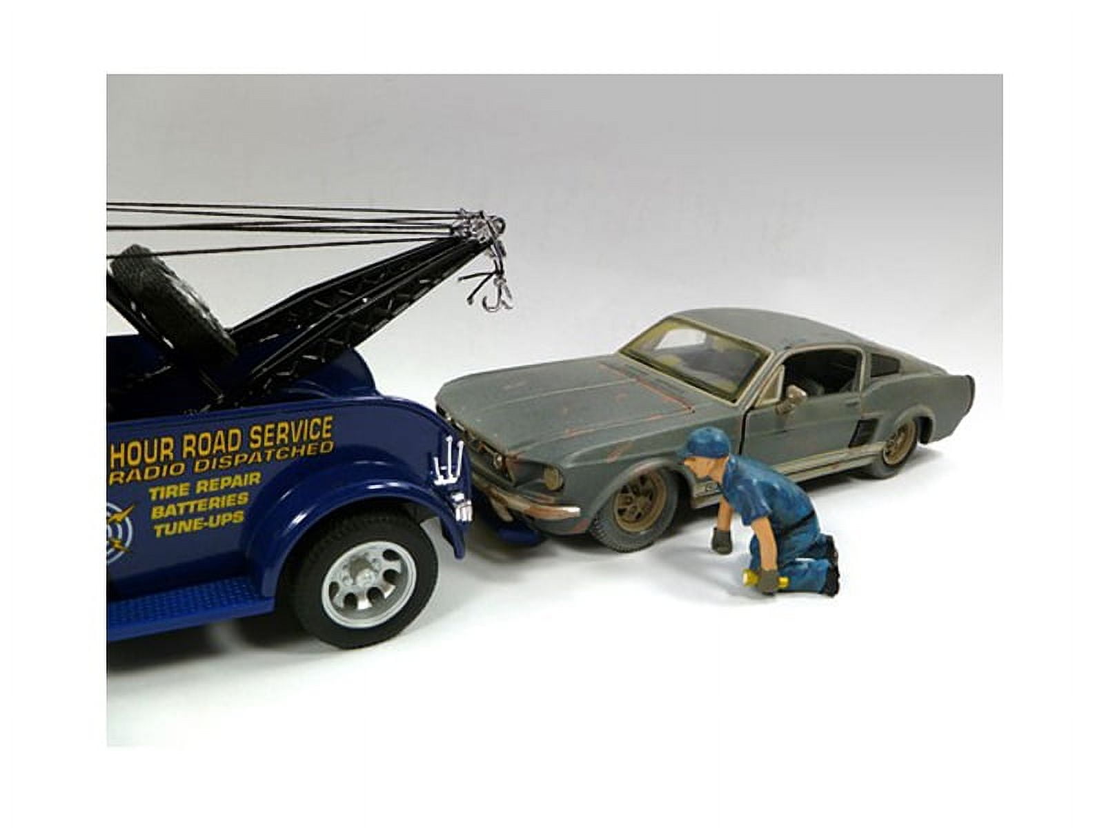 Scott Tow Truck Driver Figurine for 1/24 Scale Models by American ...