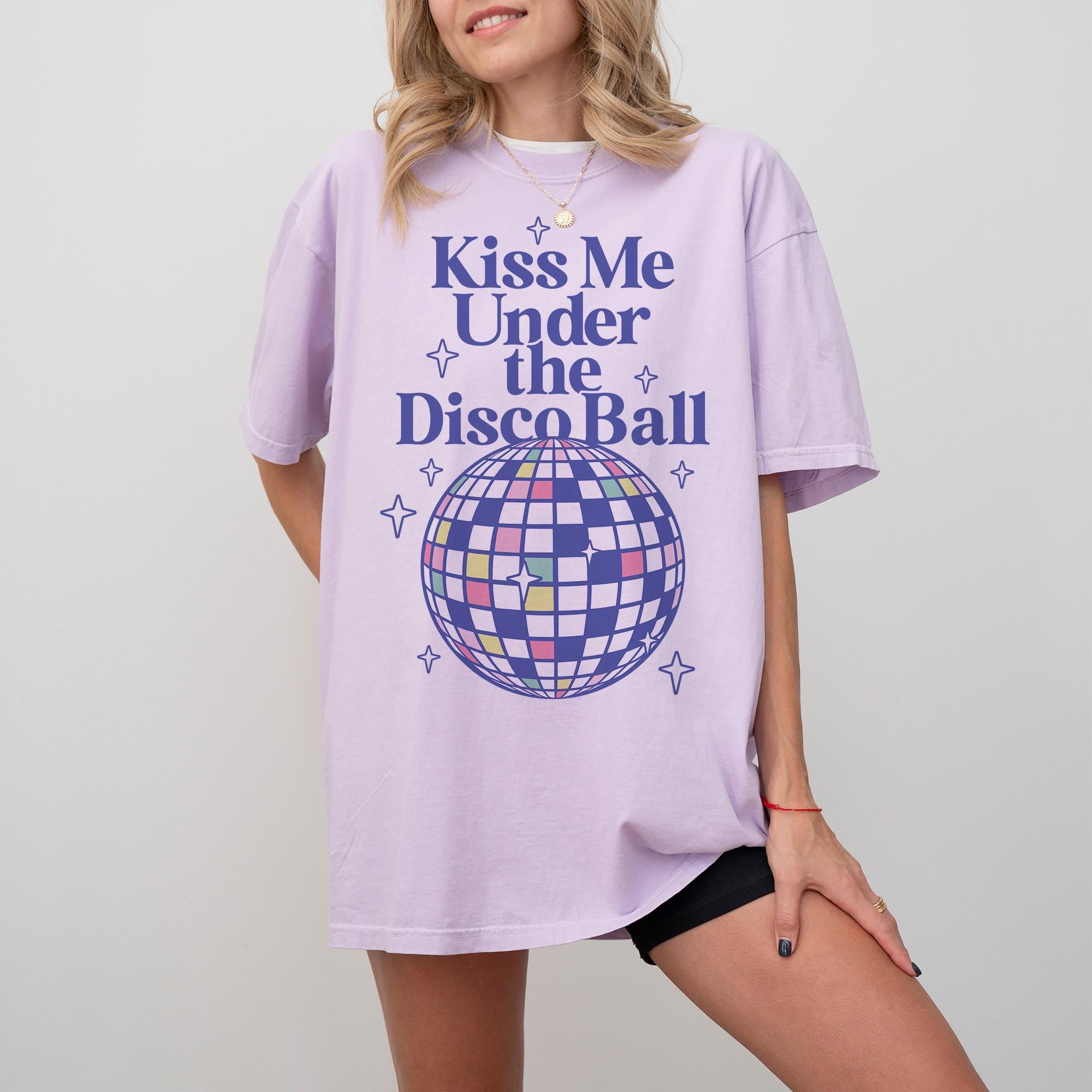 Disco Kisses T-Shirt, Stylish NYE Graphic Tee, New Years Eve Party ...