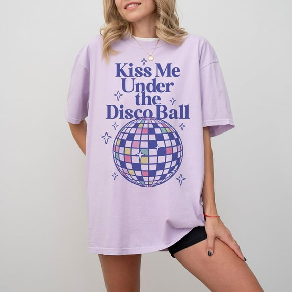 Disco Kisses T-Shirt, Stylish NYE Graphic Tee, New Years Eve Party ...