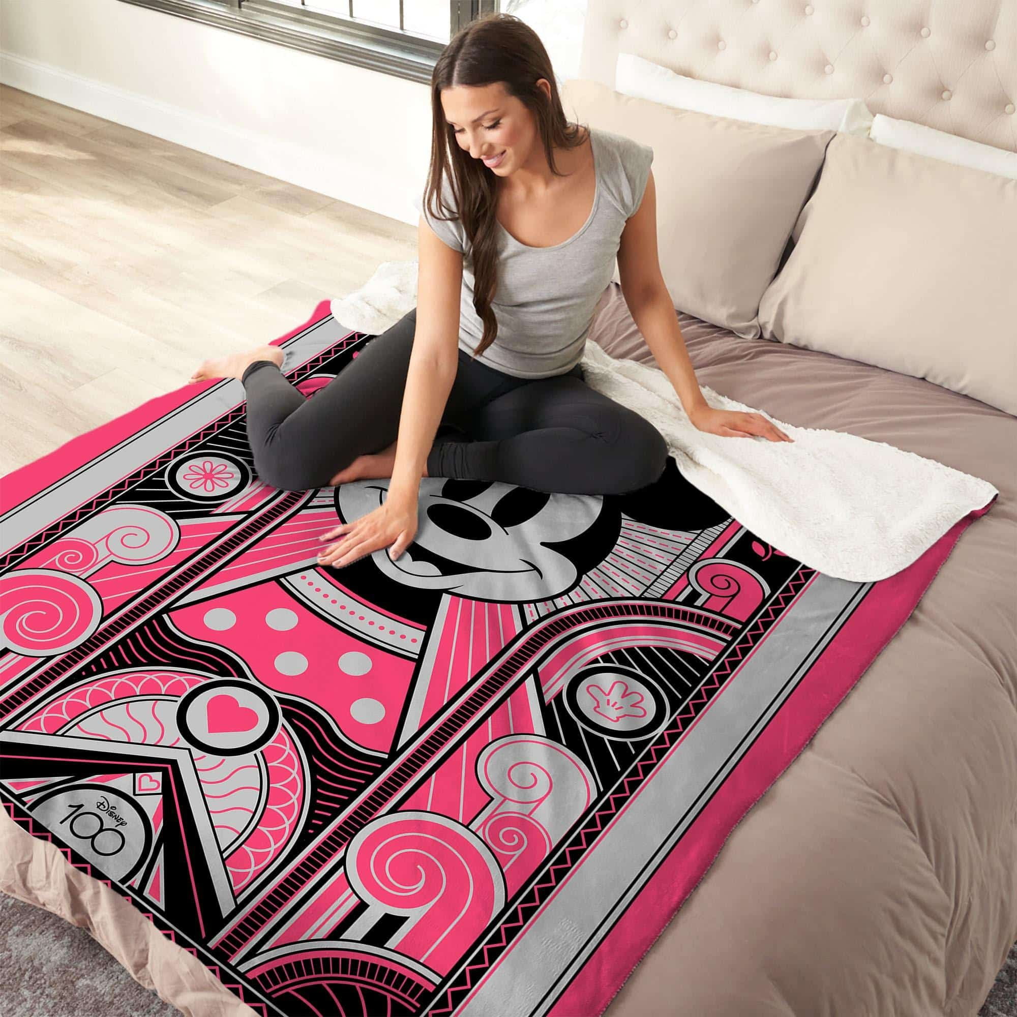 Disney D100 Art Deco Minnie Mink Sherpa Throw - Walmart.com