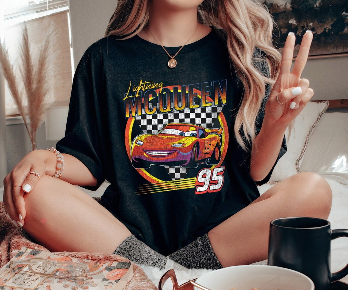 Disney Pixar Cars Lightning Mcqueen Vintage Race Graphic T-Shirt, Disneyland Trip Shirt, Size ...