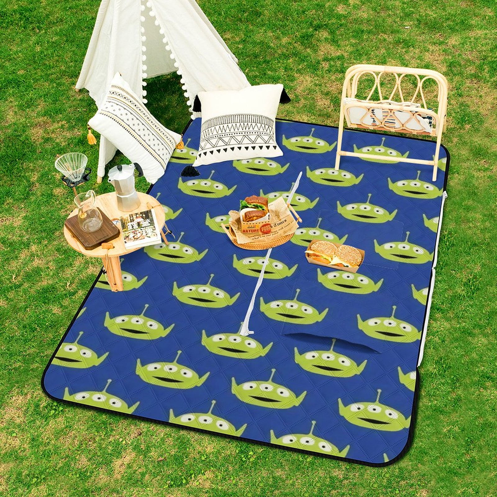 Disney&Pixar's Toy Story Alien Extra Large Picnic Outdoor Blanket,59 x ...