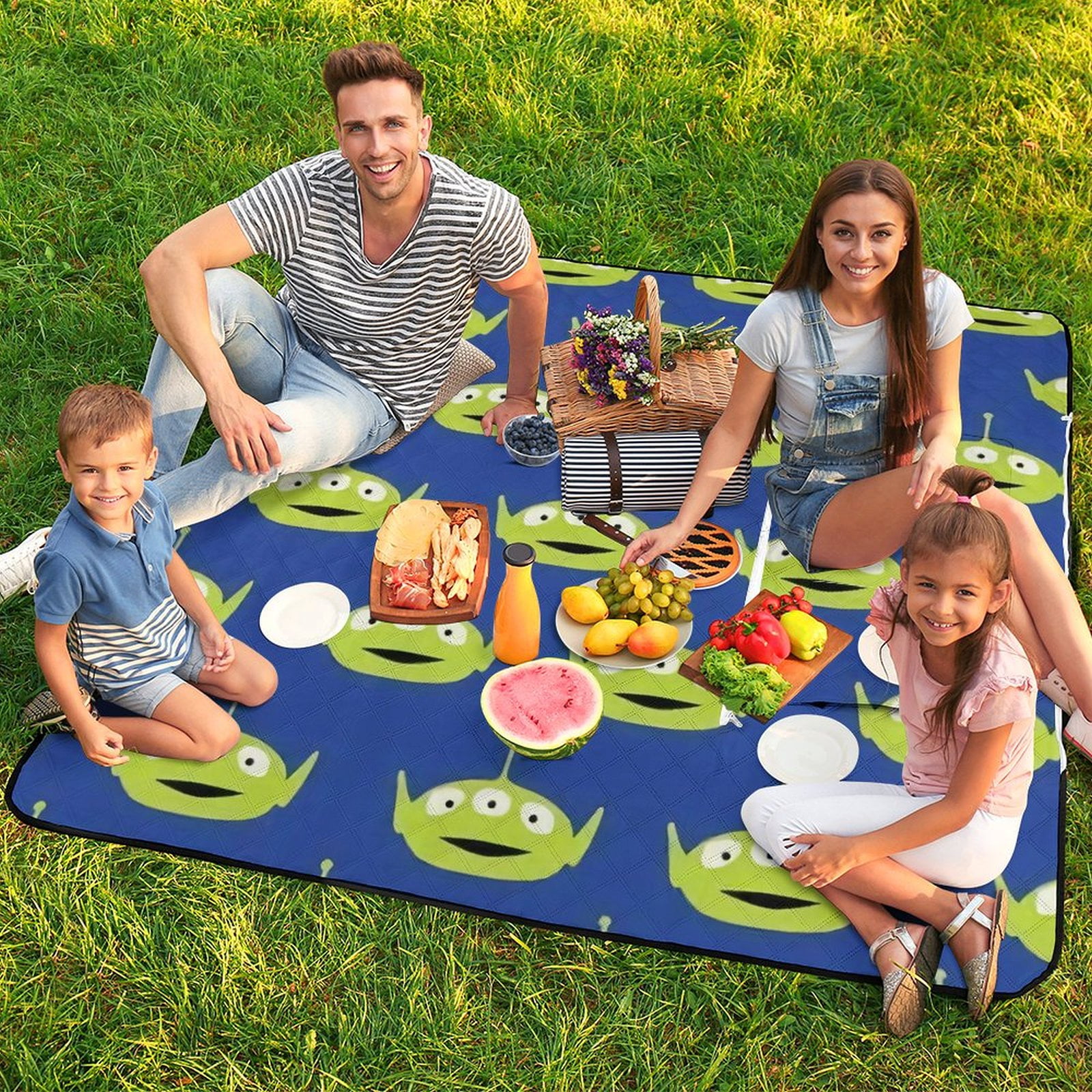Disney&Pixar's Toy Story Alien Extra Large Picnic Outdoor Blanket,59 x ...