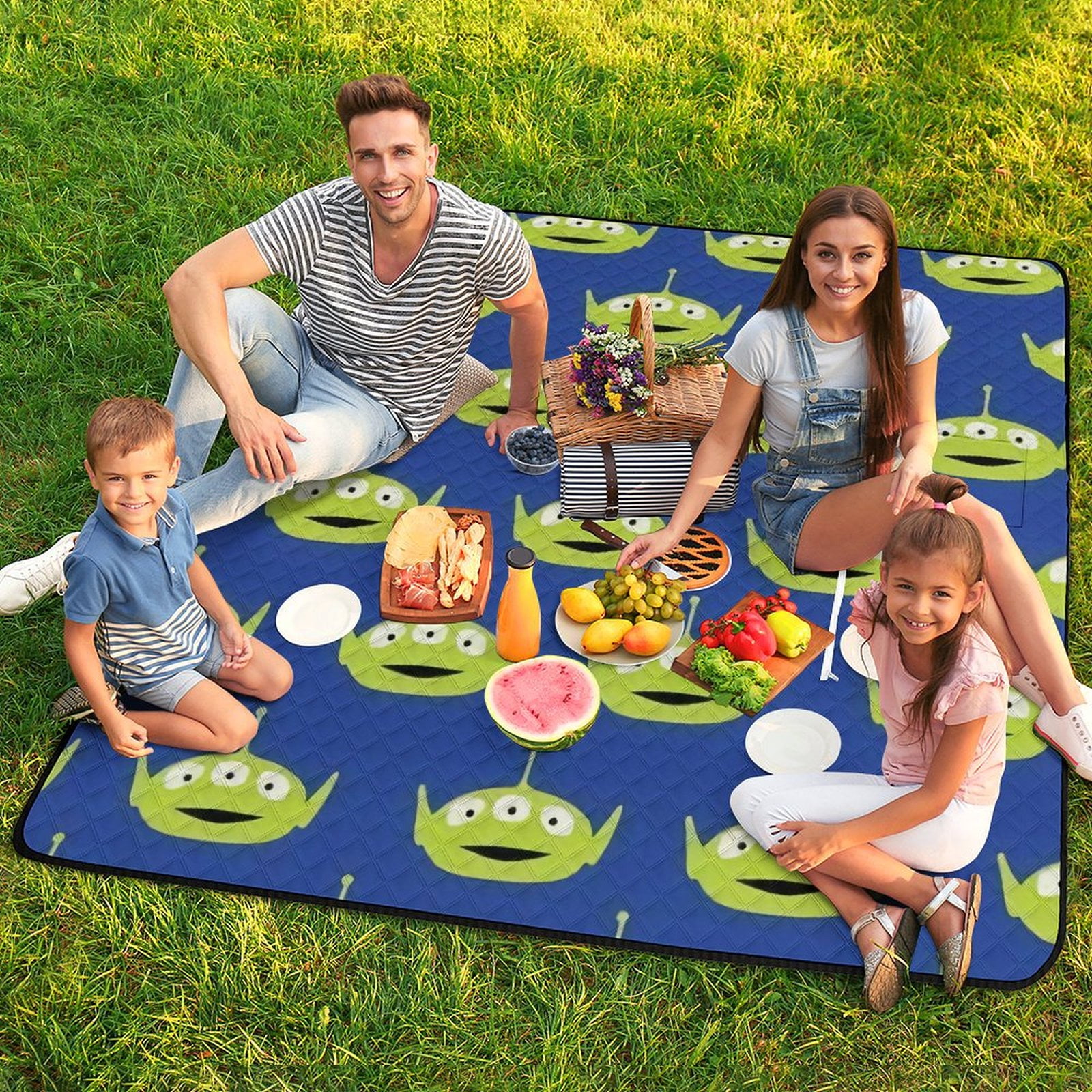 Disney&Pixar's Toy Story Alien Extra Large Picnic Outdoor Blanket,78 x ...