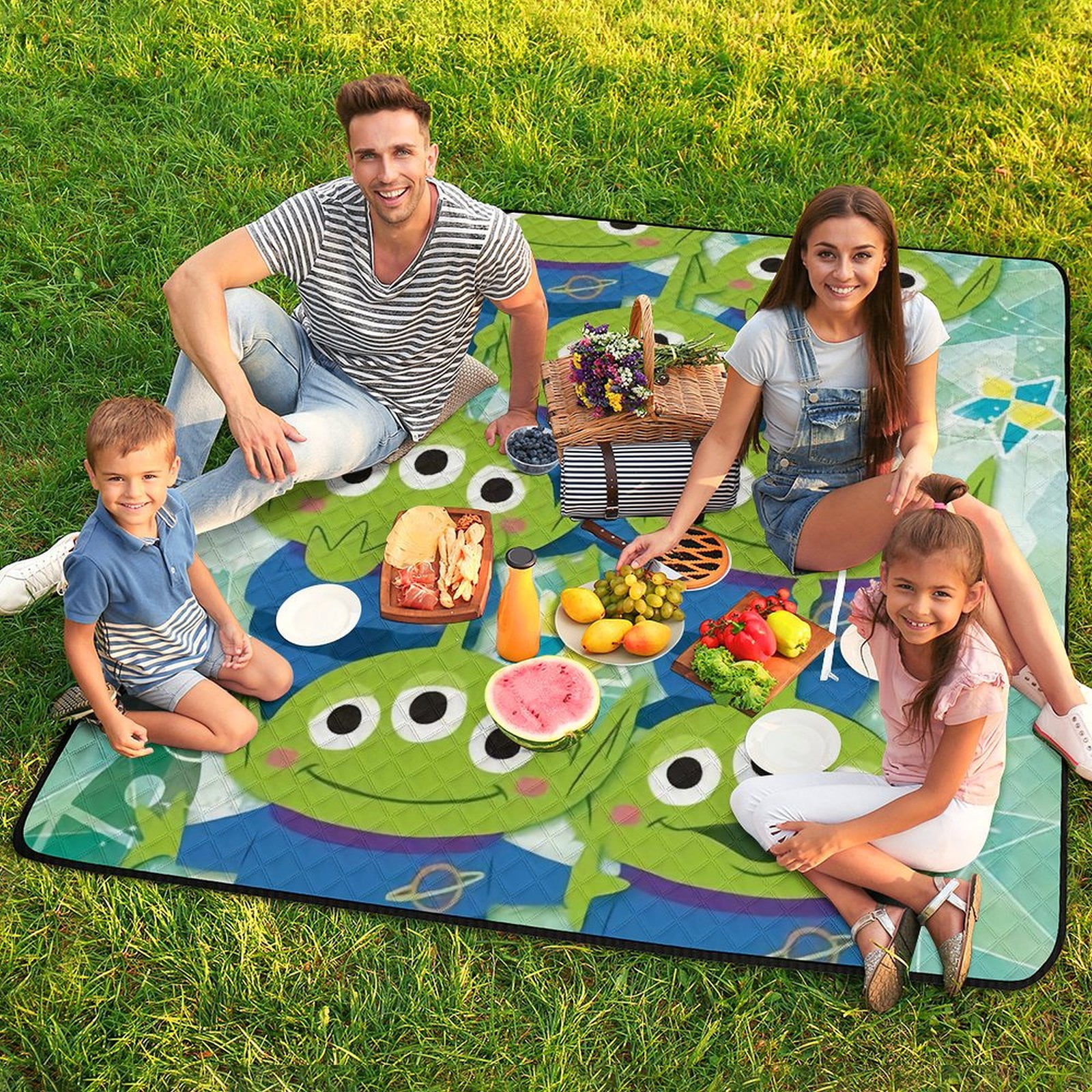 Disney&Pixar's Toy Story Alien Picnic Blankets Extra Large - Beach ...