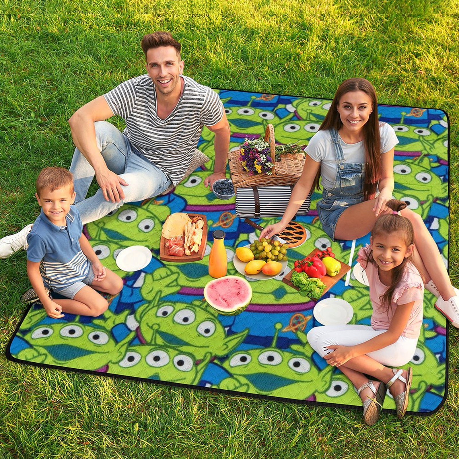 Disney&Pixar's Toy Story Alien Picnic Blankets Extra Large - Beach ...