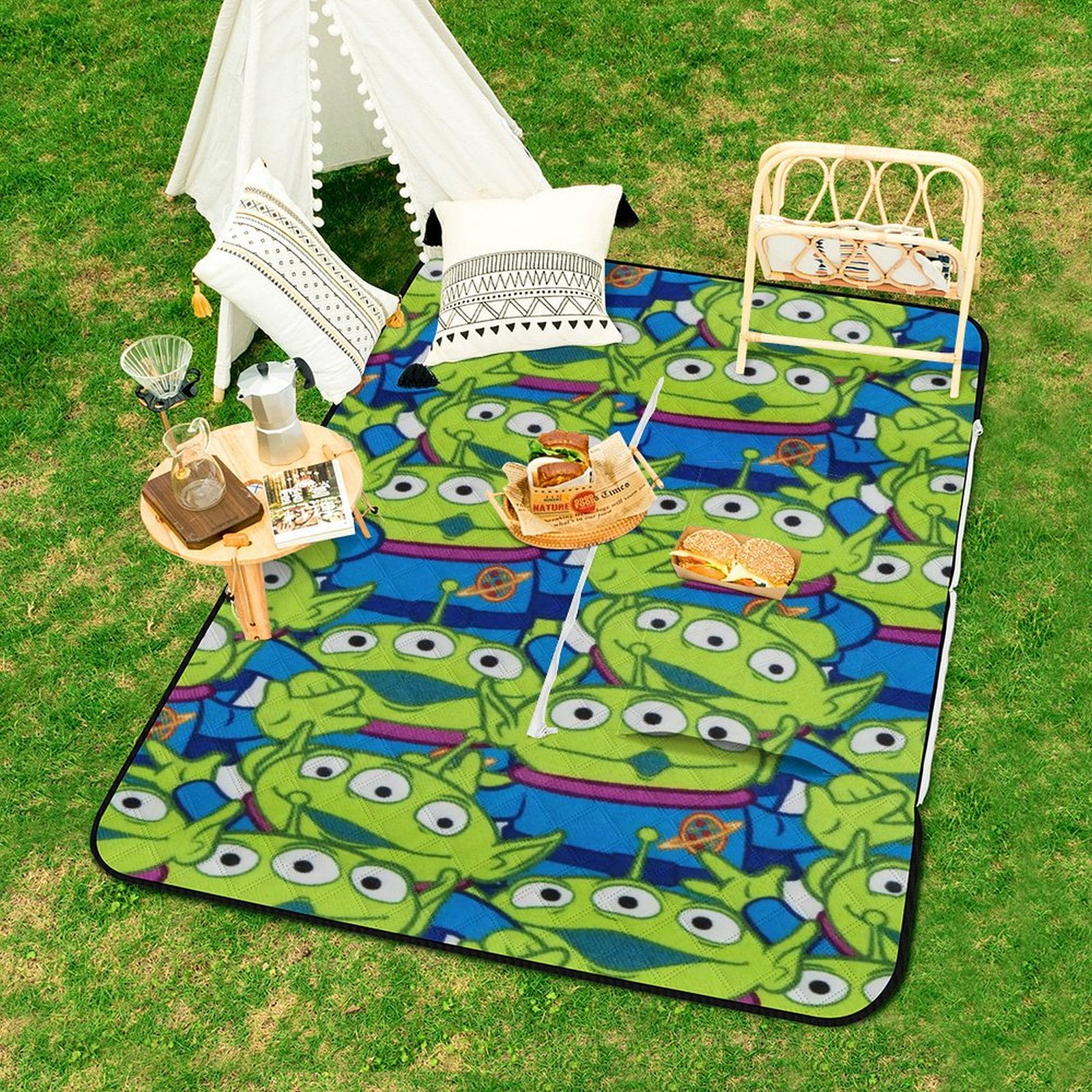 Disney&Pixar's Toy Story Alien Picnic Blankets Extra Large - Beach ...