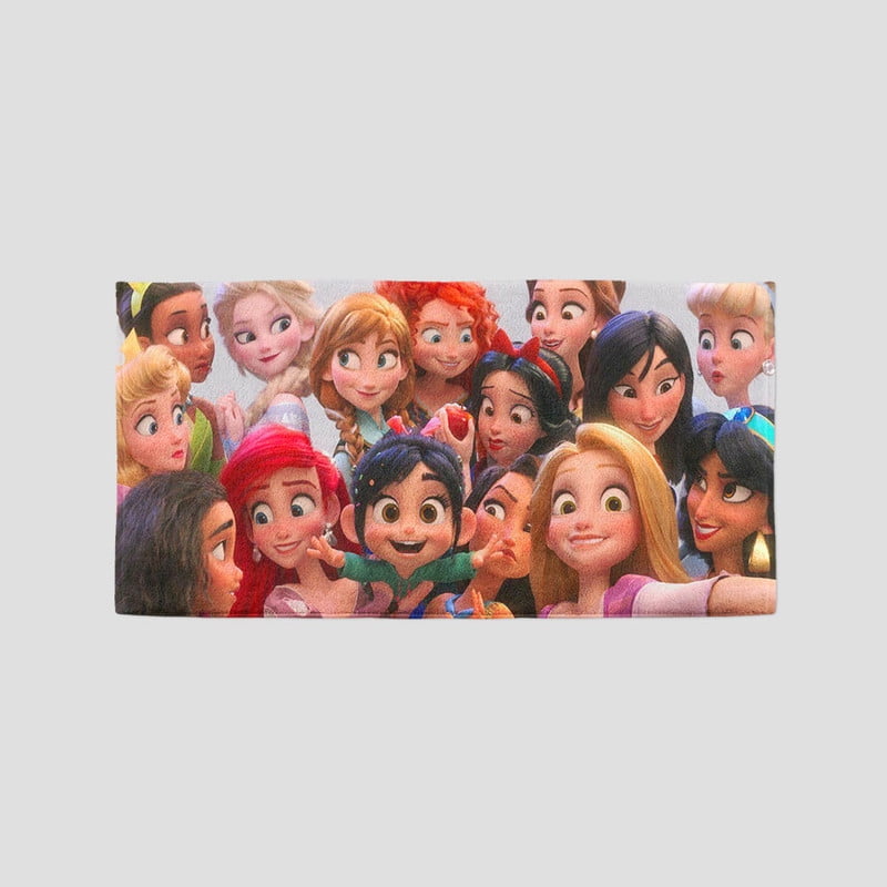 Disney Princess'stowel features a distinctive design, making it a ...