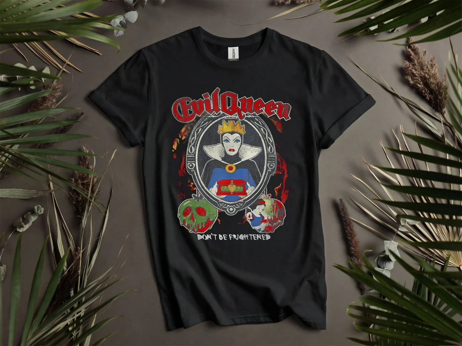 Disney Snow White Dwarfs Cottage Woodland Forest Wildlife Royal Crown T ...