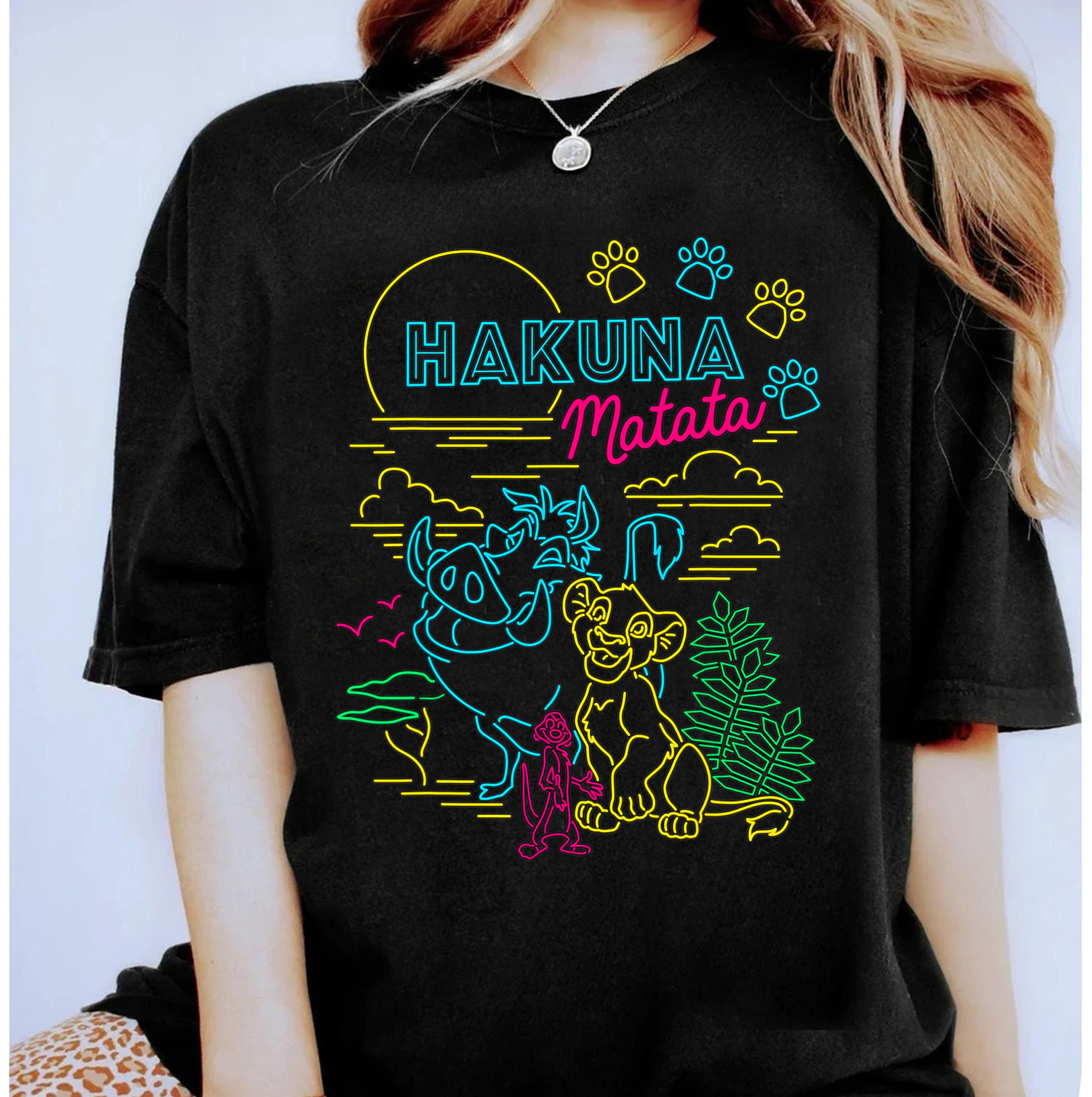 Disney The Lion King Hakuna Matata Neon Group Shot Sketch T-shirt, Lion ...