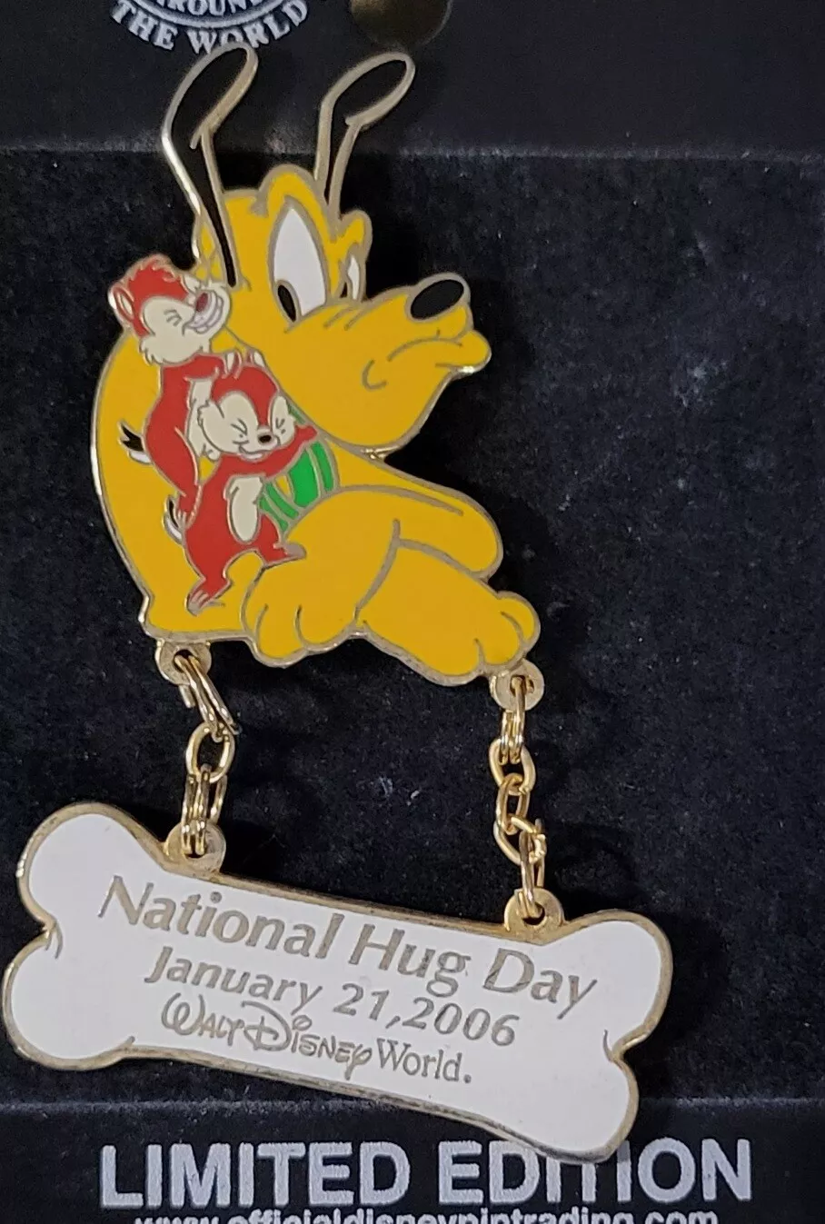 Disney WDW National Hug Day Pluto Chip Dale Chipmunks LE 1500 Pin ...