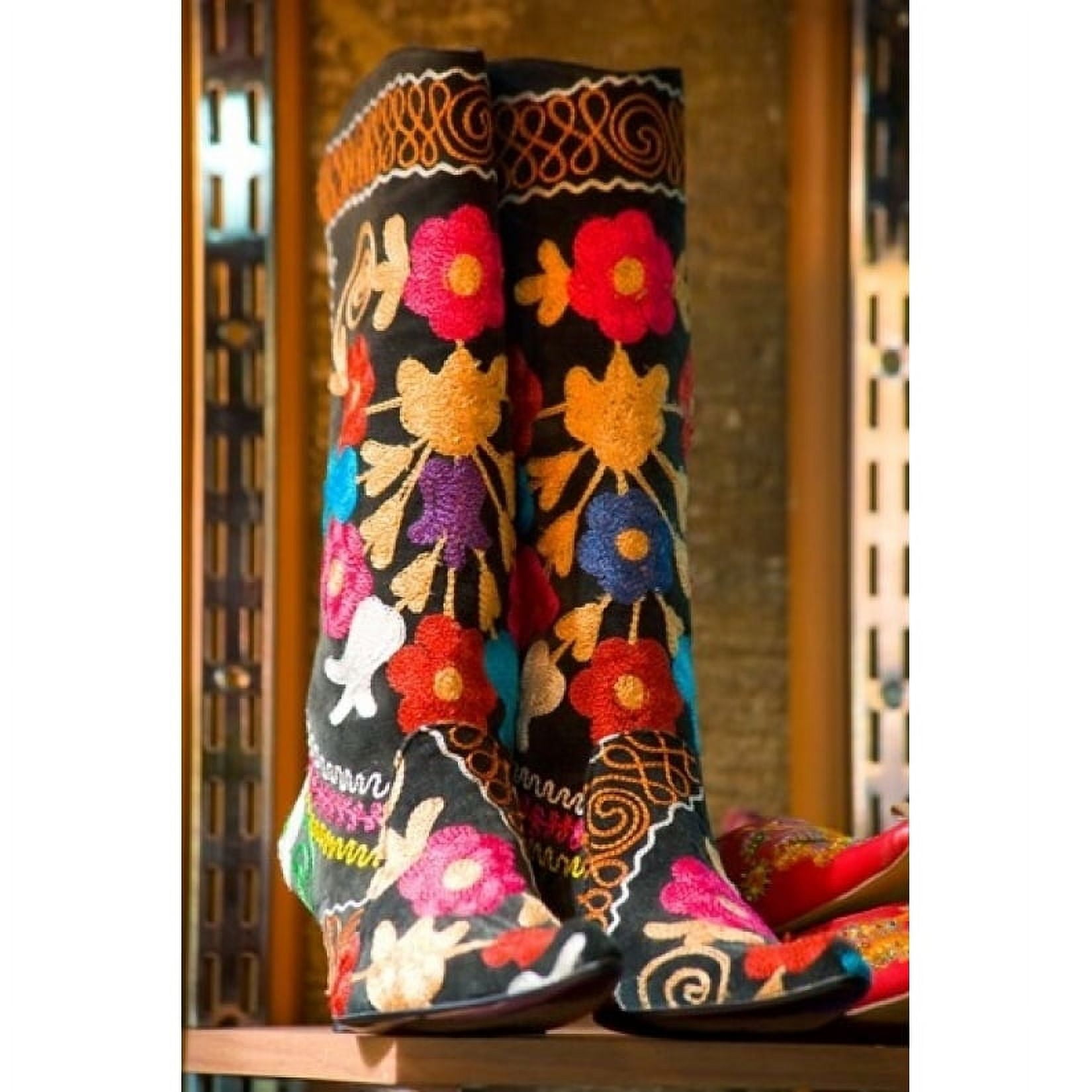 Display of Shoes For Sale at Vendors Booth Spice Market Istanbul Turkey ...