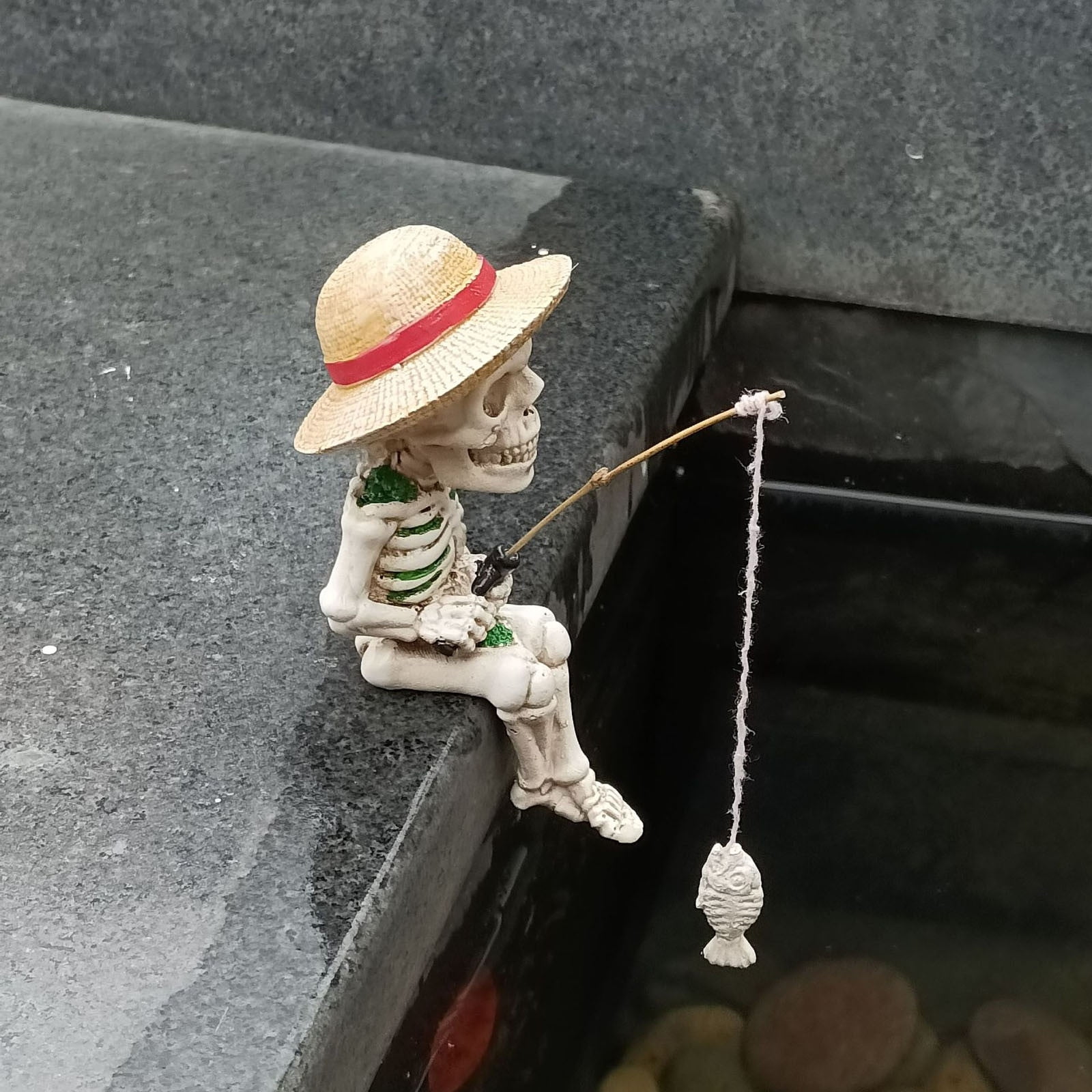 Distinctive Style Fishing Skeleton Statue 4.5 Inch Mini Skull Figurines ...