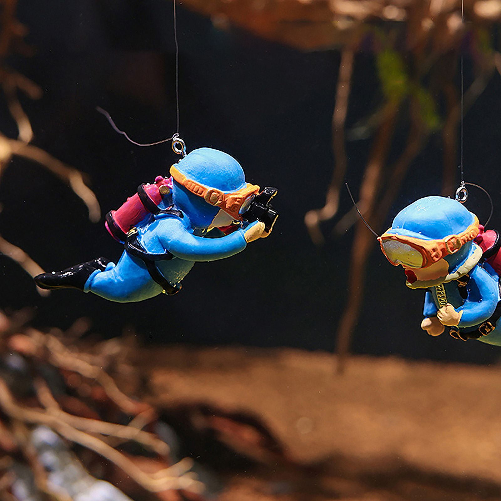 Diver Submerged Floating Fish Tank Aquarium Personality Landscaping ...