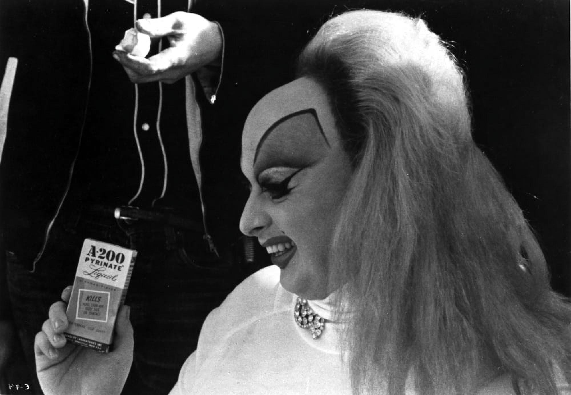Divine holding a packet of cigarettes Photo Print (24 x 30) - Walmart.com