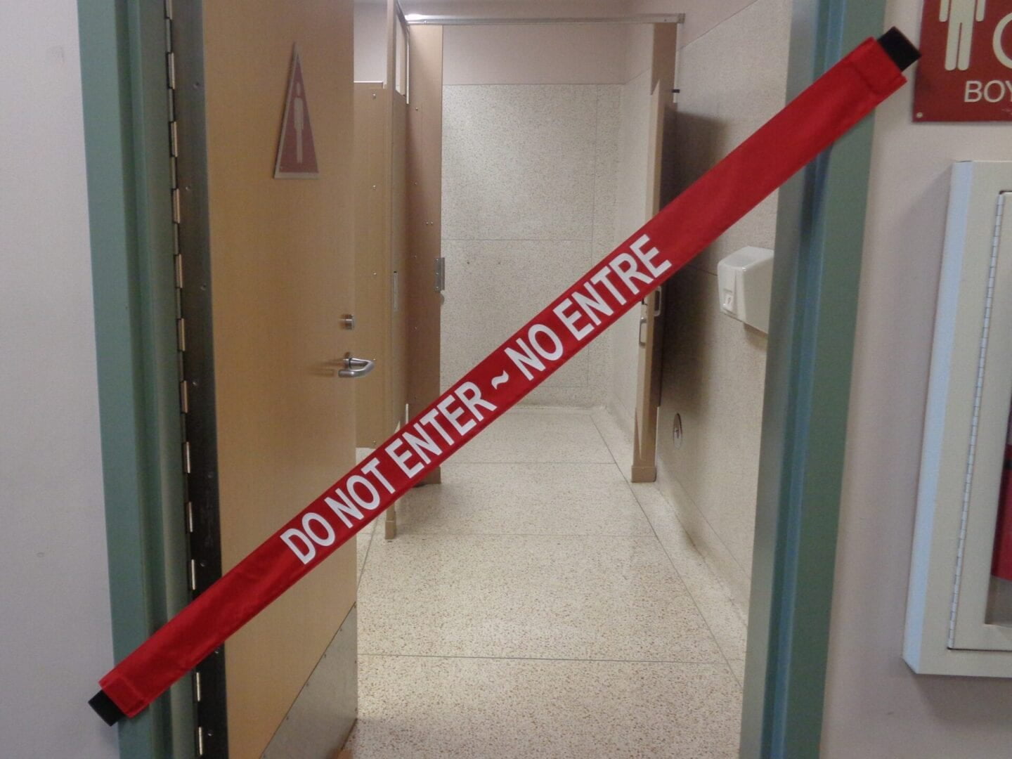 Do Not Enter Sign English/Spanish - Nylon Banner with Magnetic Ends ...