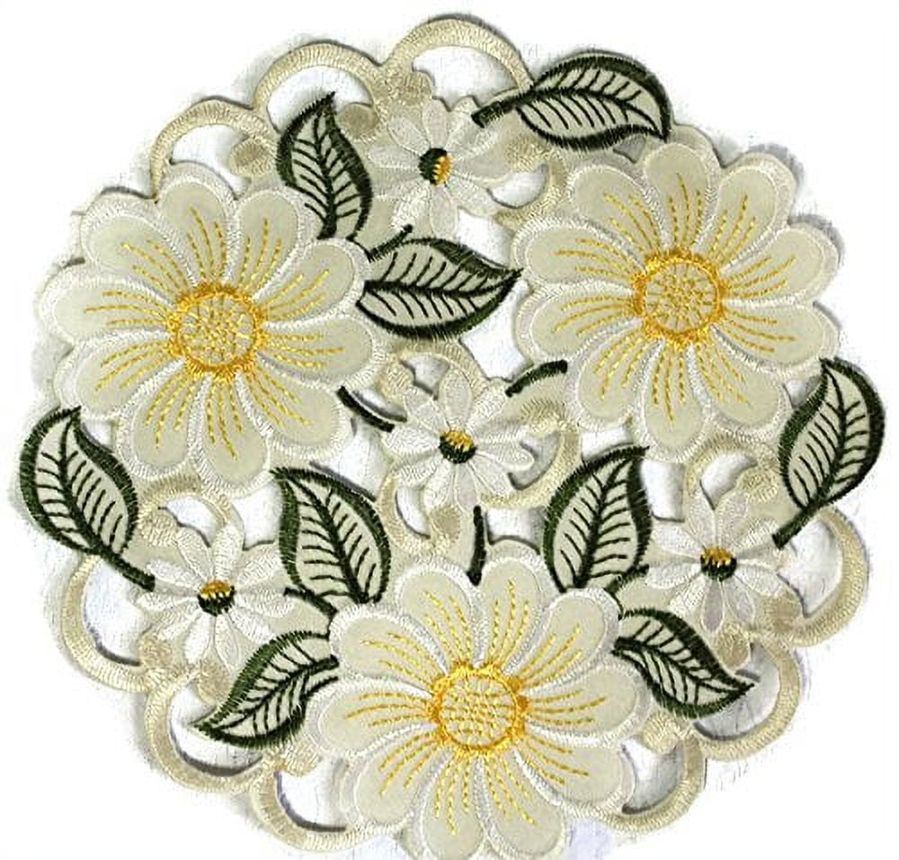 Doily Boutique Round Doily with Large Yellow Daisies, Size 7 inches ...