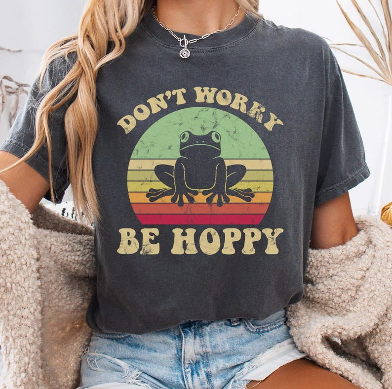 Don't Worry Be Hoppy Retro Frog Funny Frog Quote Vintage Sunset ...