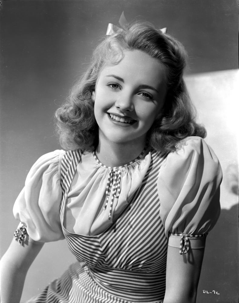 Dona Lee on Printed and Puff Dress posed Photo Print (8 x 10) - Walmart.com
