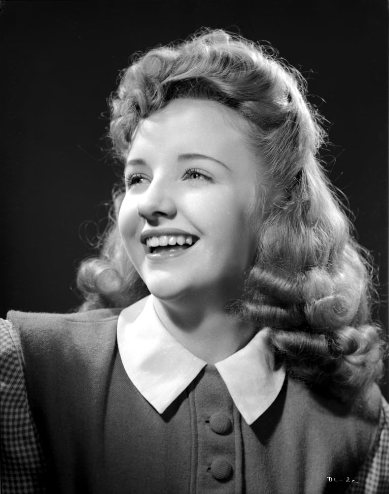 Dona Lee smiling and posed Photo Print (24 x 30) - Walmart.com