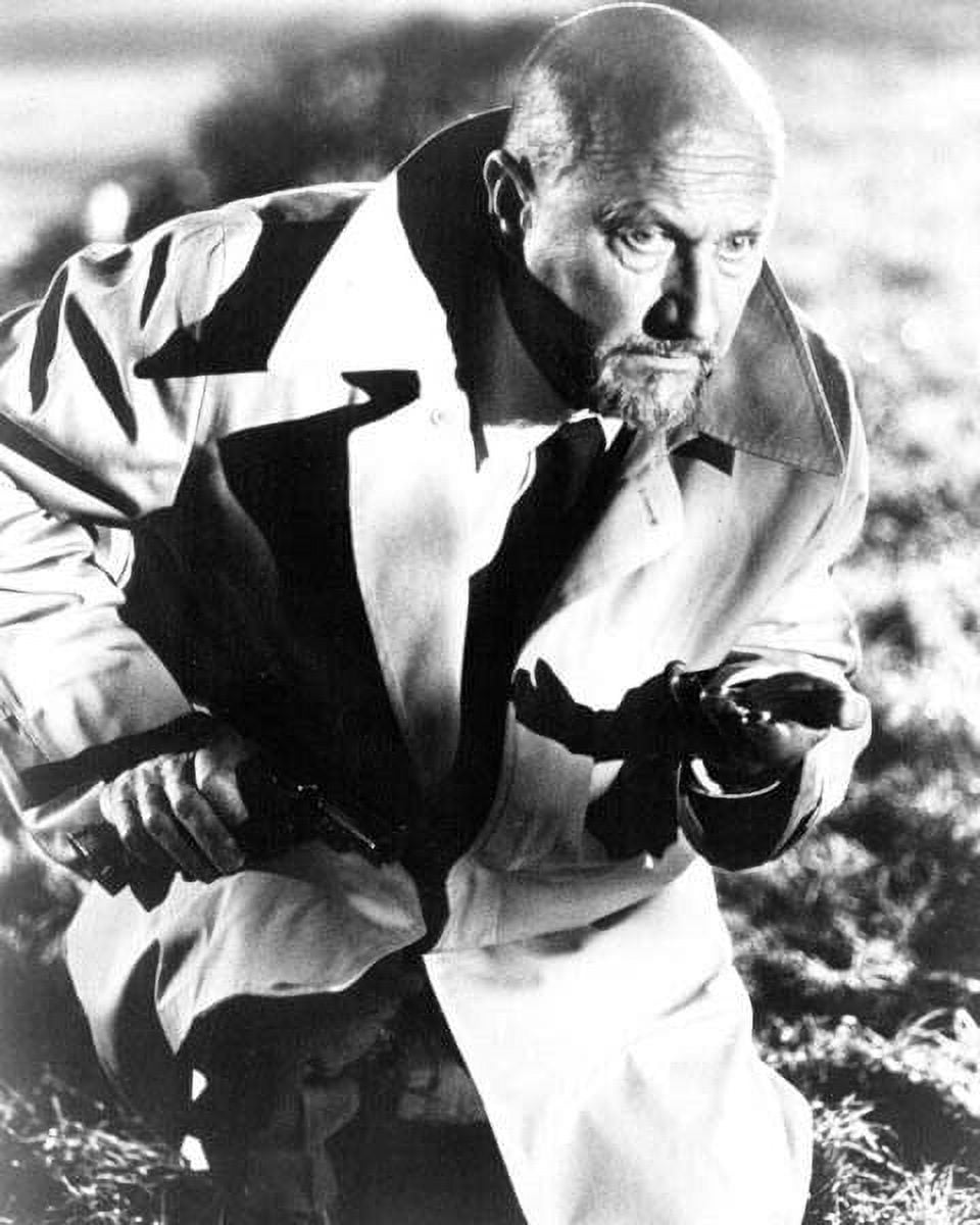 Donald Pleasence tracks down Michael Myers 1981 Halloween II 24x30 inch ...
