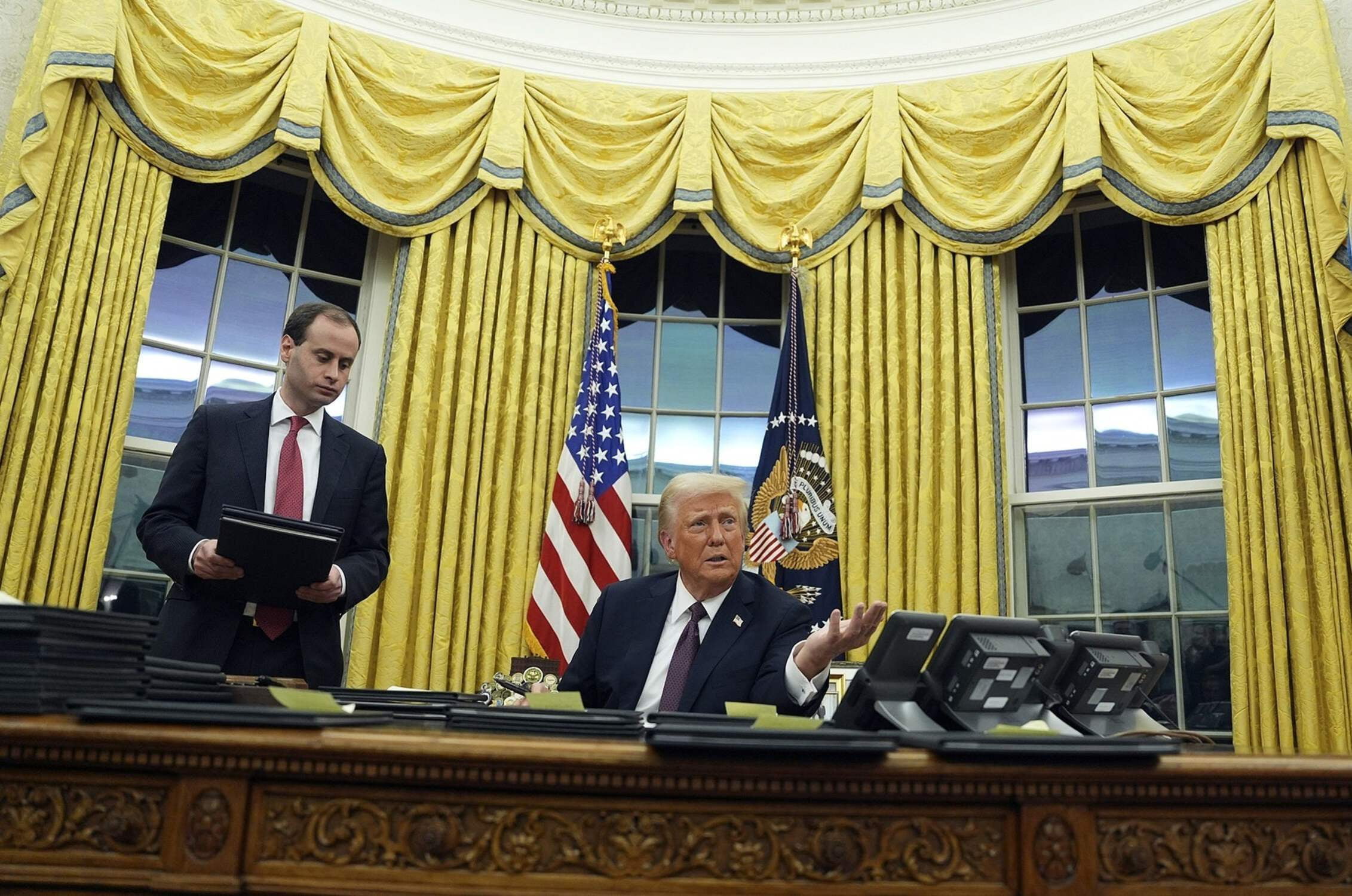 Donald Trump Signing Executive Order us POSTER PICTURE PHOTO PRINT ...