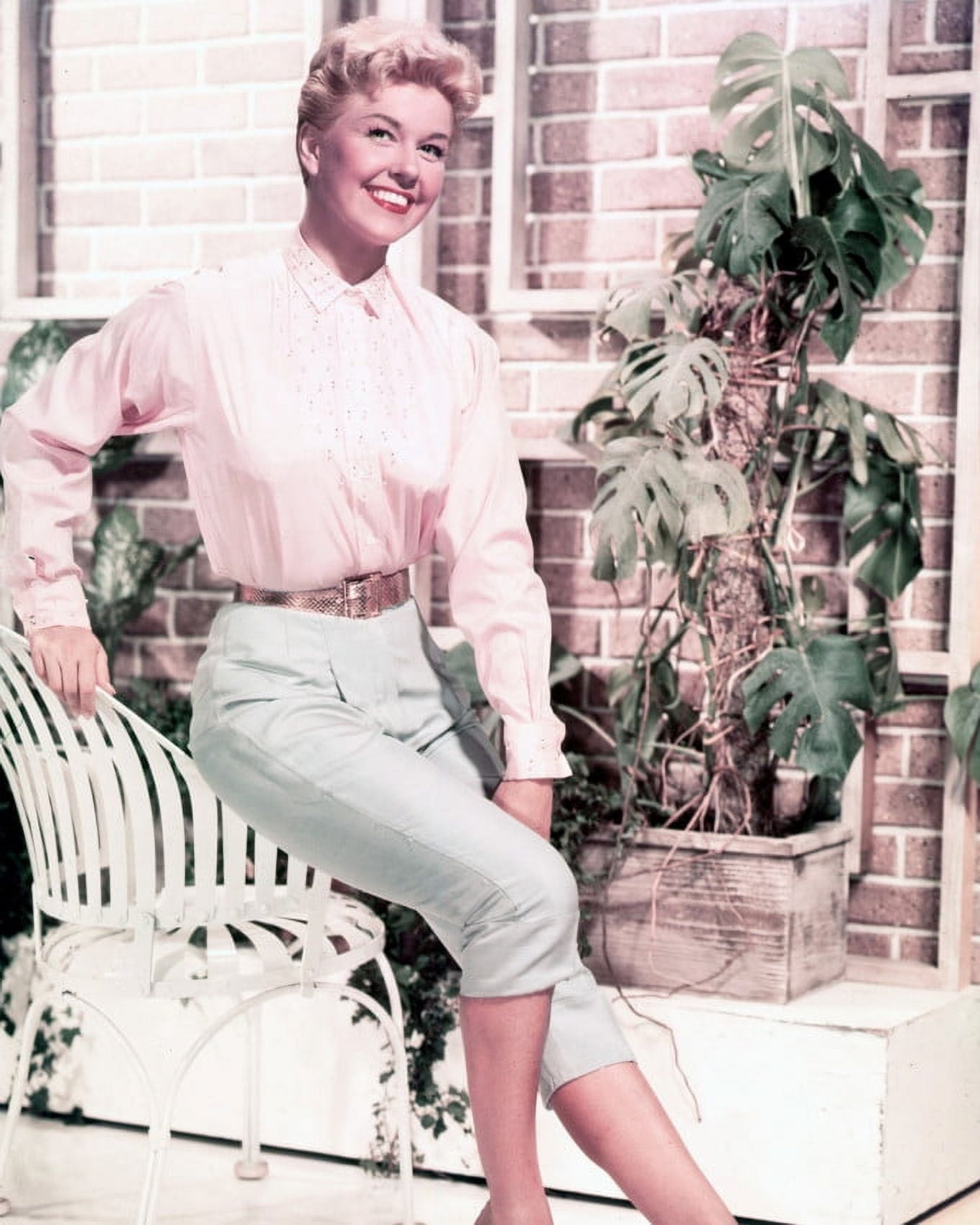 Doris Day Classic 1950's Relaxing In Garden 24X36 Classic Hollywood ...
